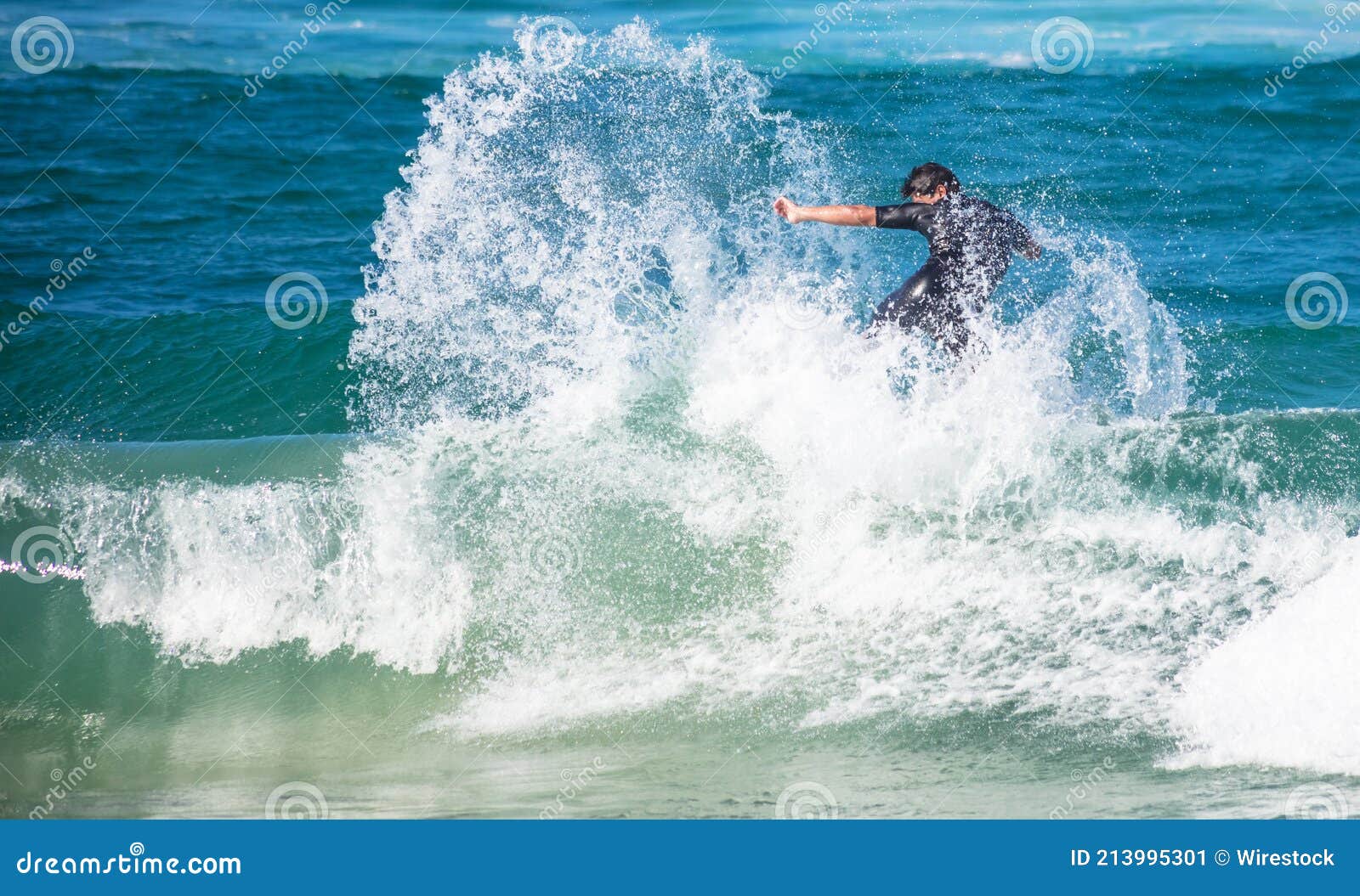 Persona Surfeando En El Mar Imagen de archivo - Imagen de recorrido ...