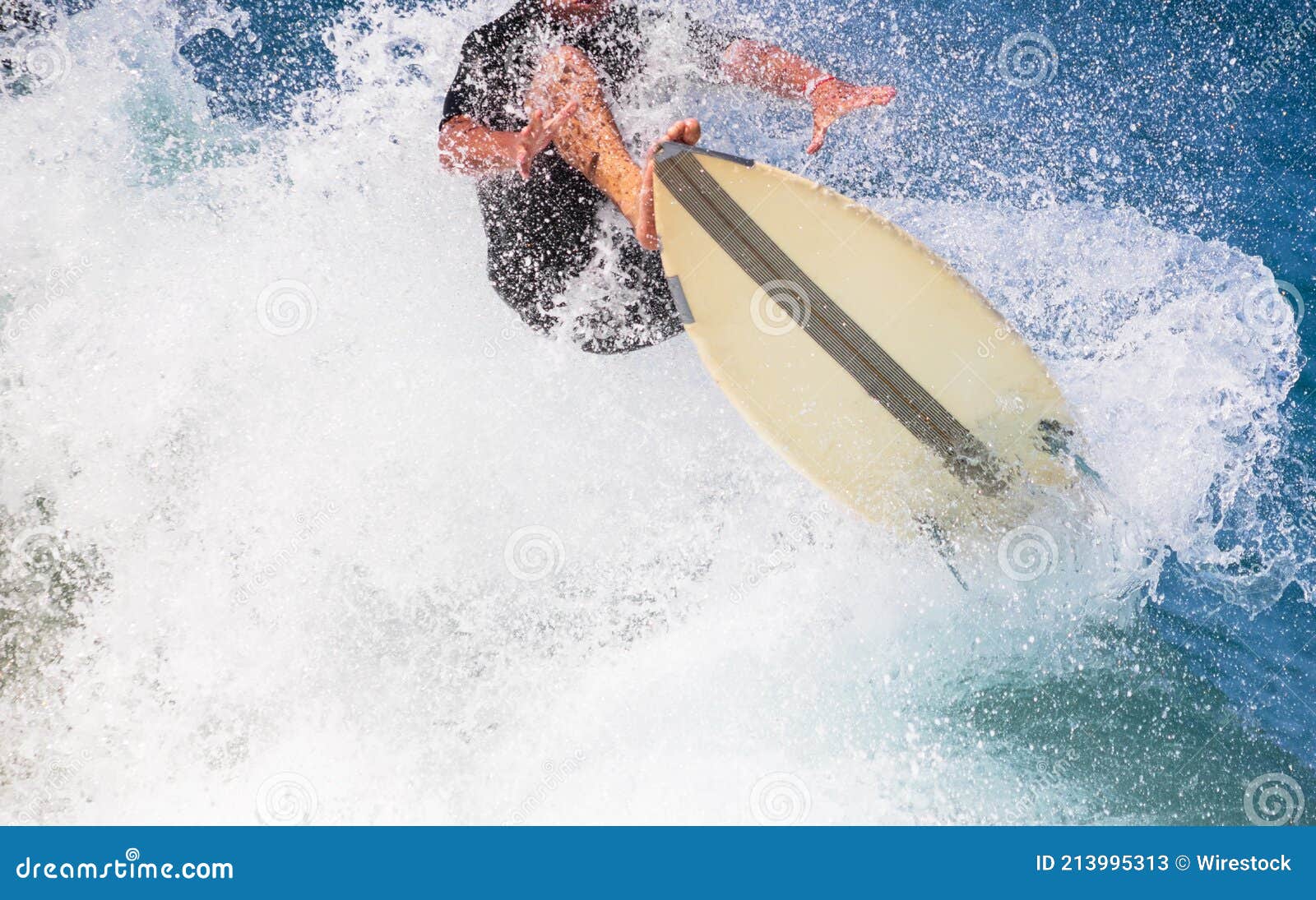 Persona Surfeando En El Mar Imagen de archivo - Imagen de marejada ...