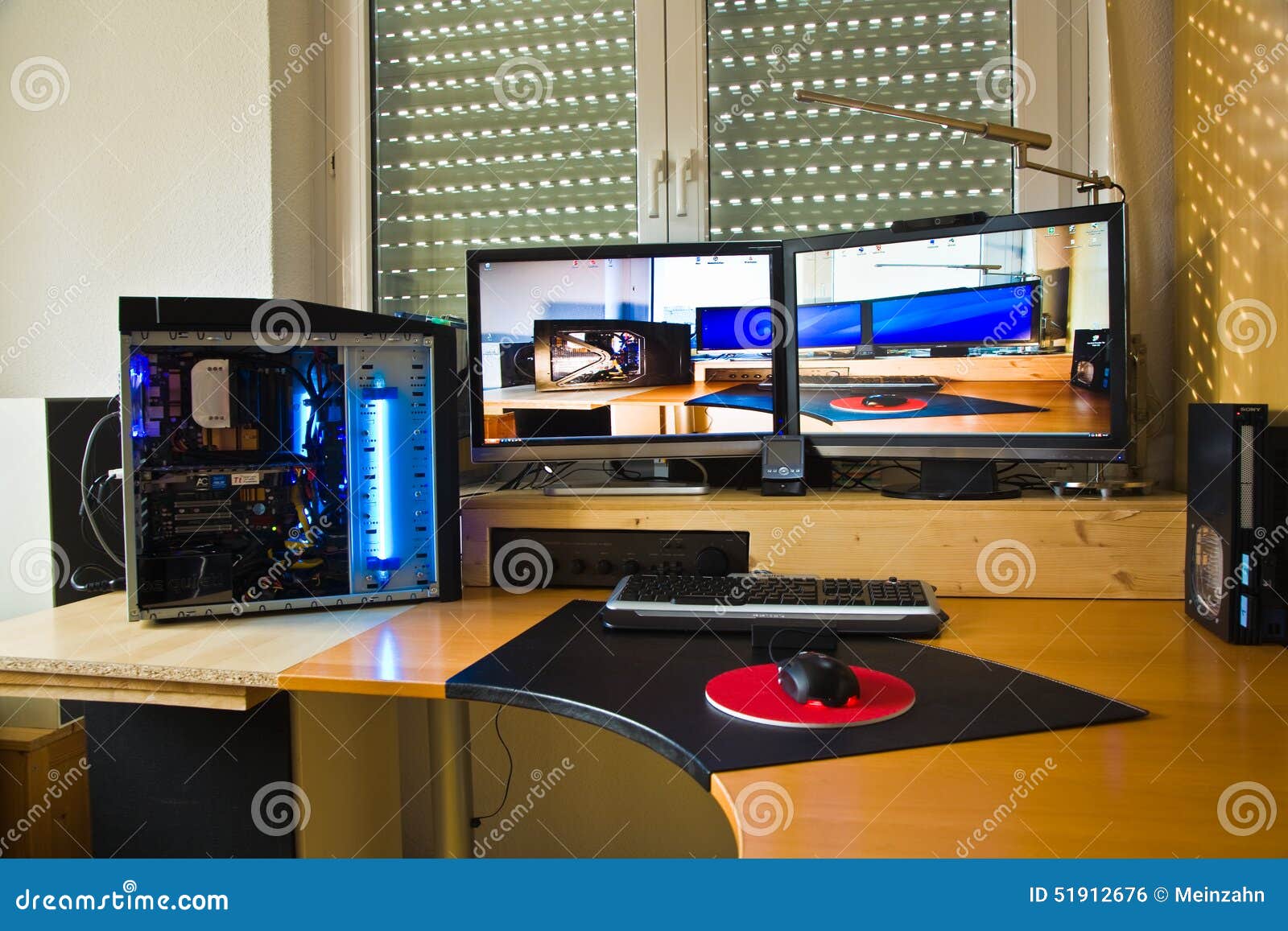 Personal Computer Del PC Con 2 Schermi Piani, Modding E L'immagine Di ...