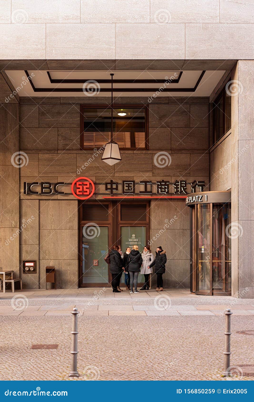 Personas En El Edificio De ICBC En BerlÃ­n Imagen de archivo editorial ...