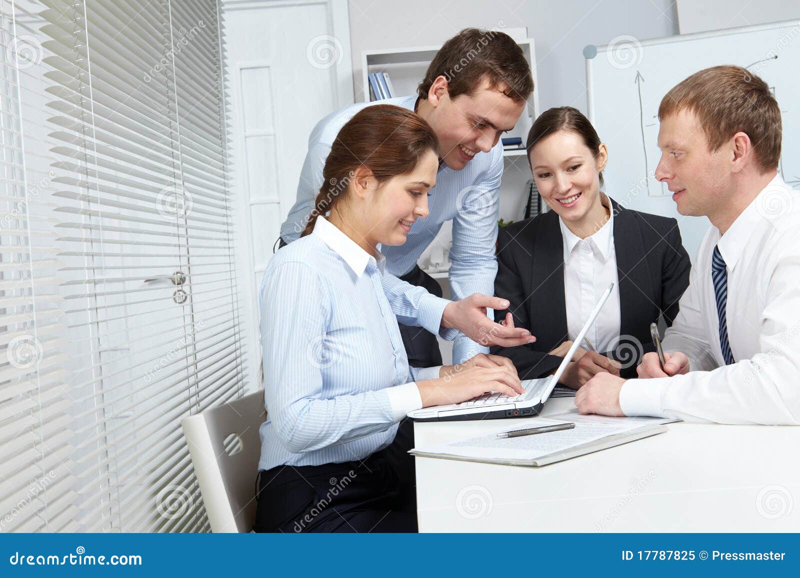 Personas trabajadoras imagen de archivo. Imagen de personas - 17787825