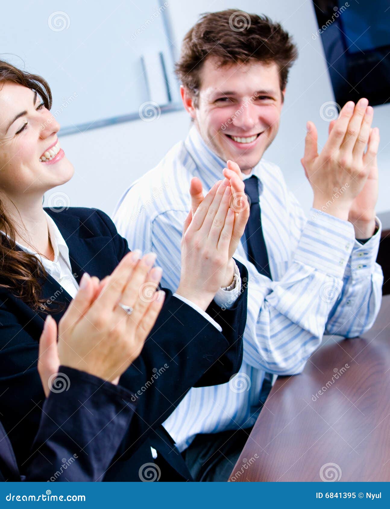 Persone Di Affari D'applauso Immagine Stock - Immagine di interno ...