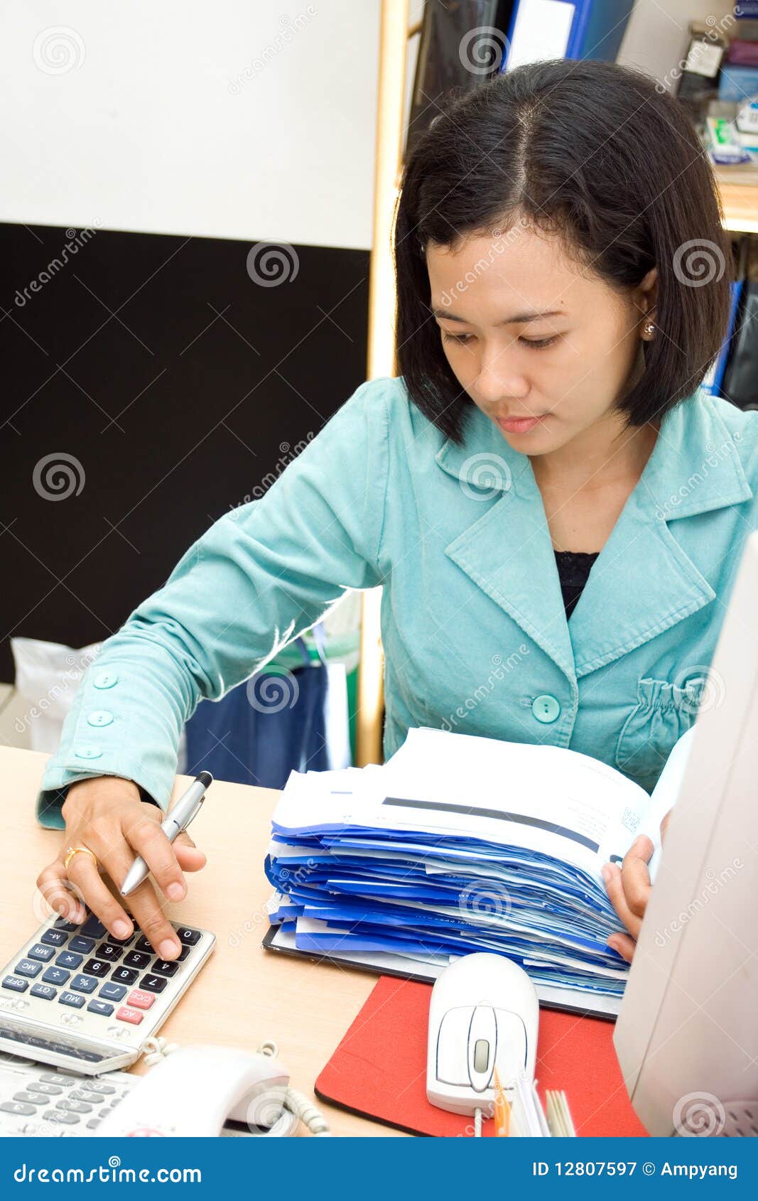 Personnel De Journalisation Au Travail Image stock - Image du ethnique ...