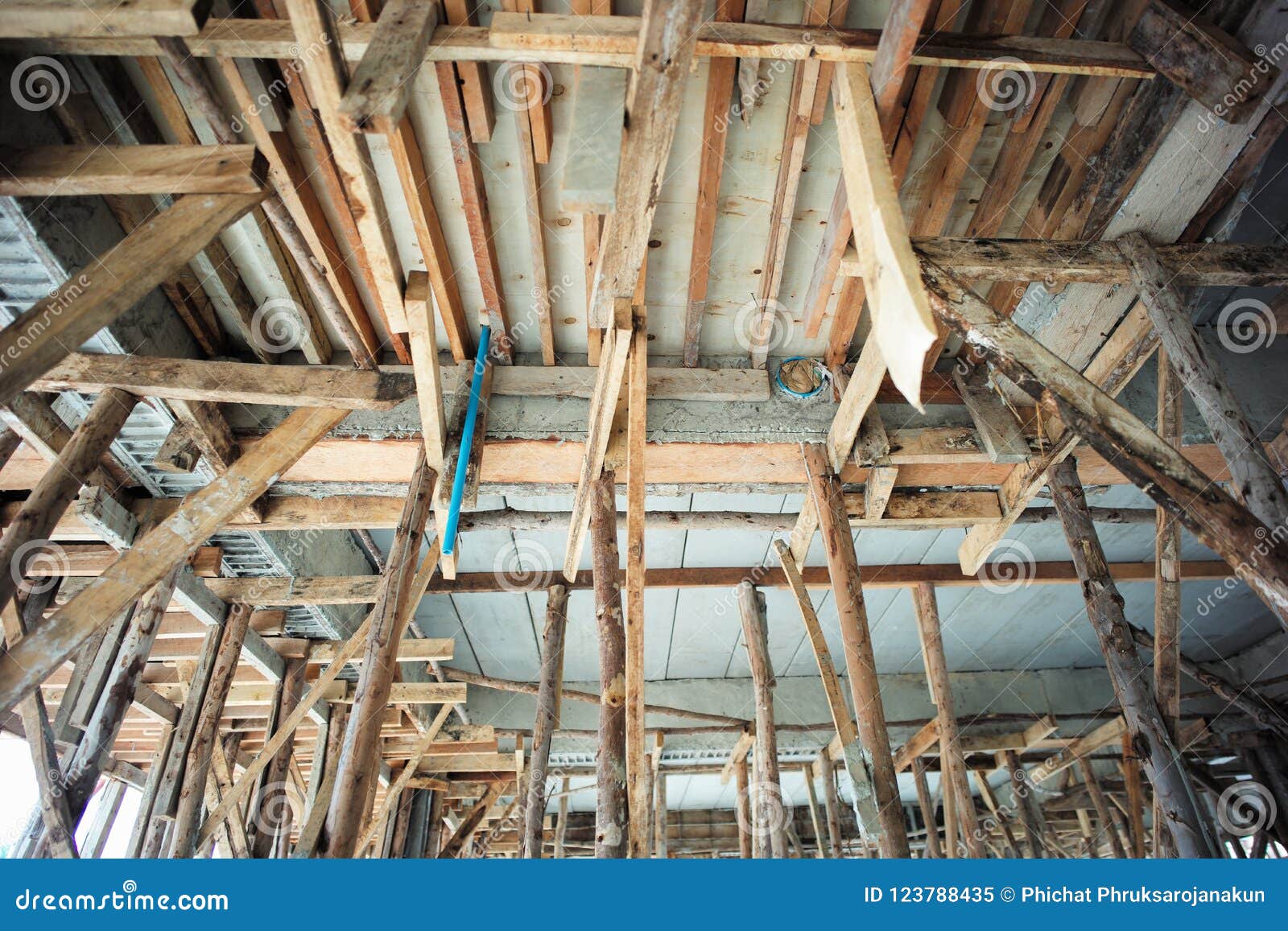 Perspectiva De La Estructura Dentro De La Casa Bajo Construcción Imagen ...