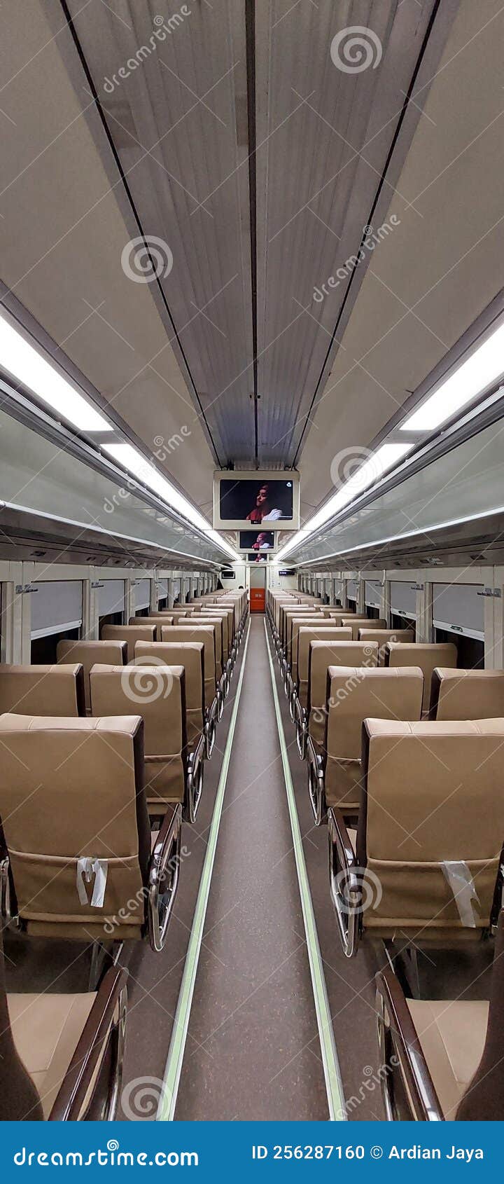 Perspectiva Interior Del Tren En Indonesia Imagen editorial - Imagen de ...