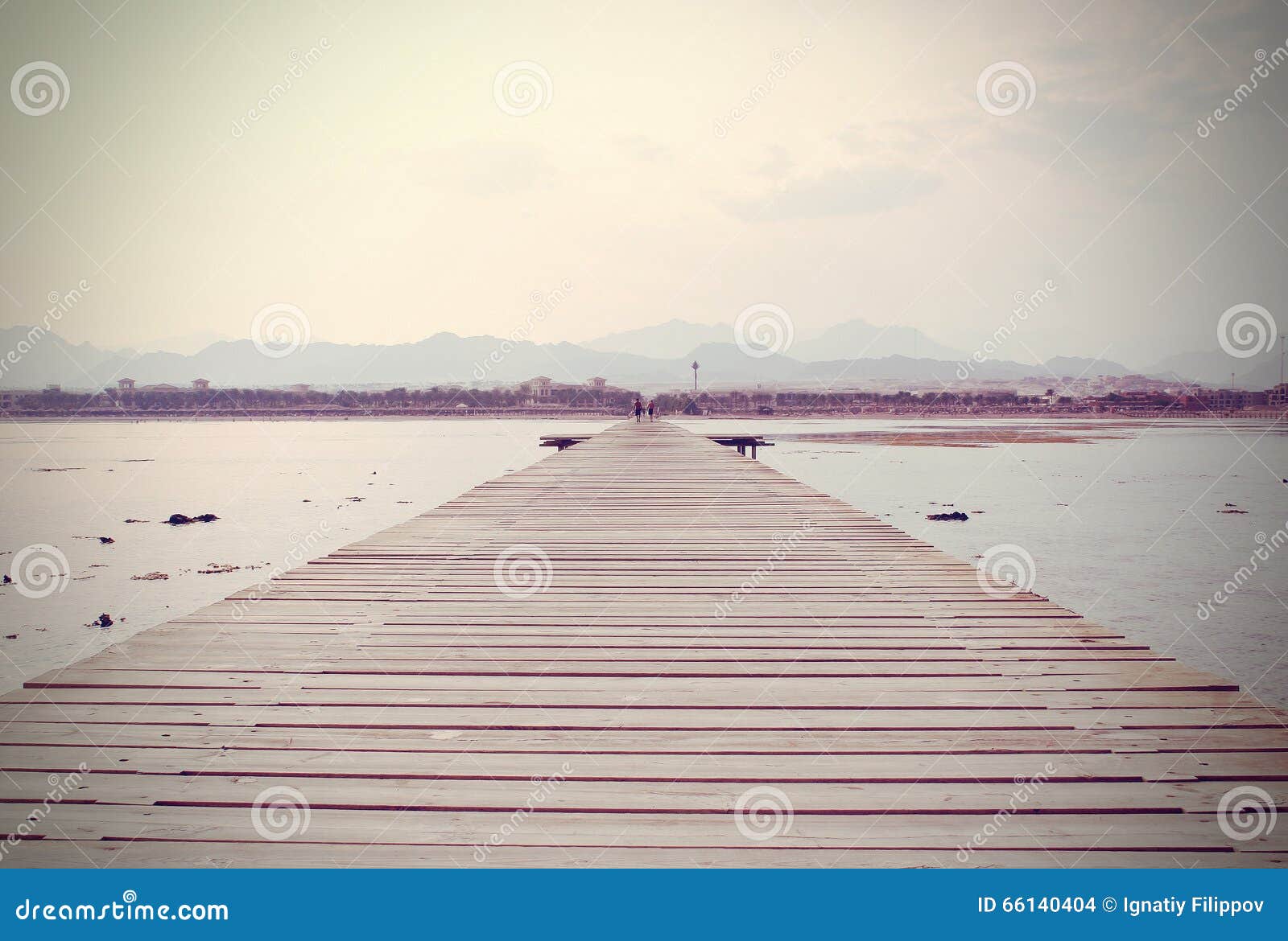 Perspective de Ponton photo stock. Image of milieux, plateforme - 66140404