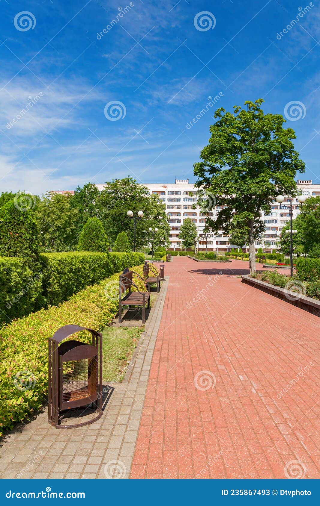 A Perspective View of Balanced Urban Development between Nature and ...
