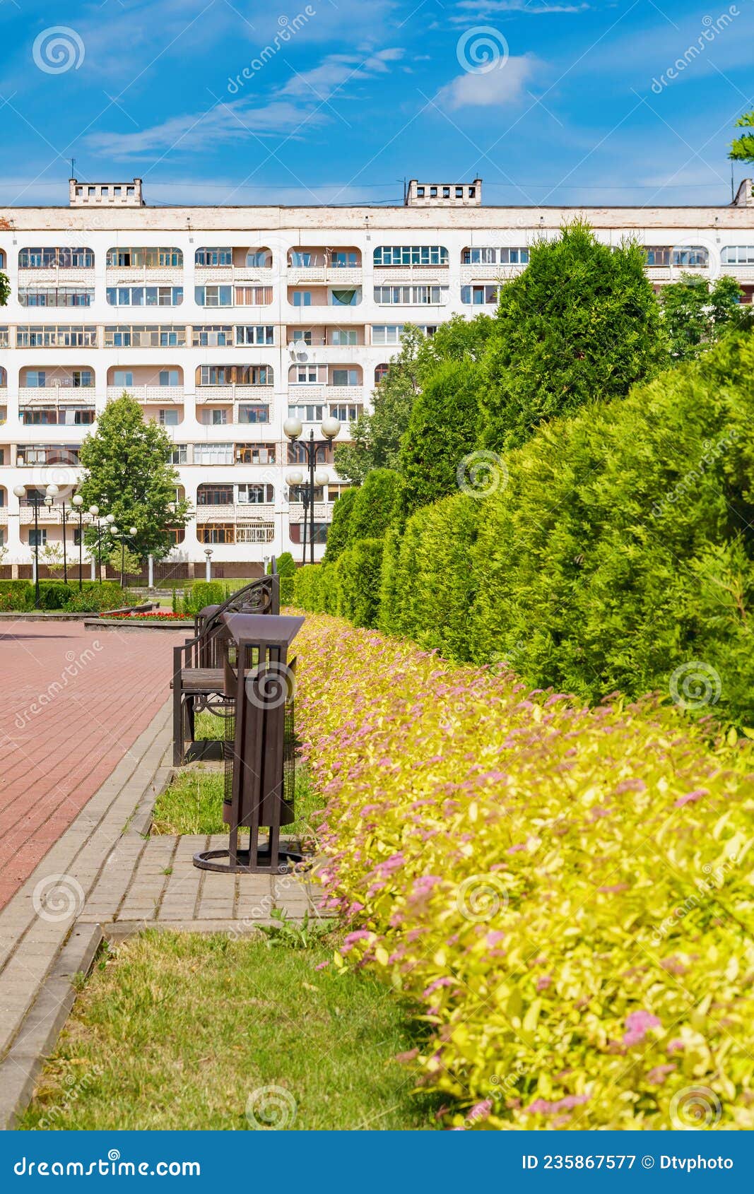 A Perspective View of Balanced Urban Development between Nature and ...