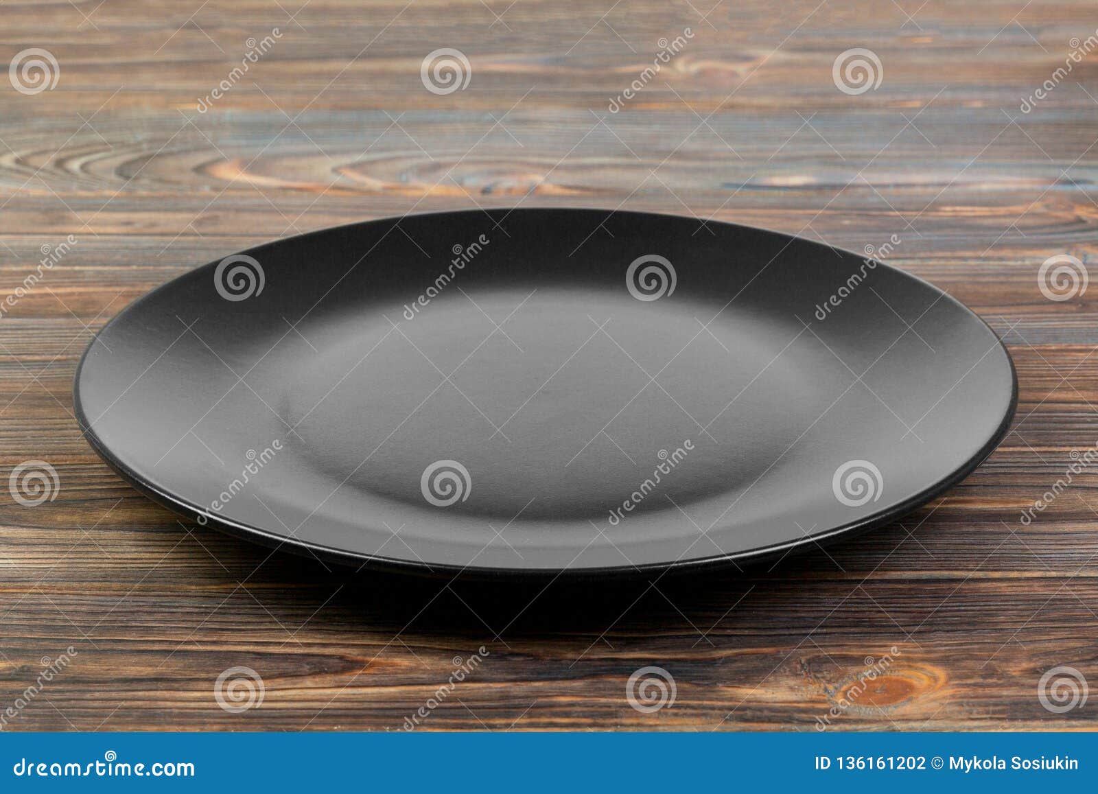 Perspective View. Empty Black Matte Plate on Wooden Background Stock ...