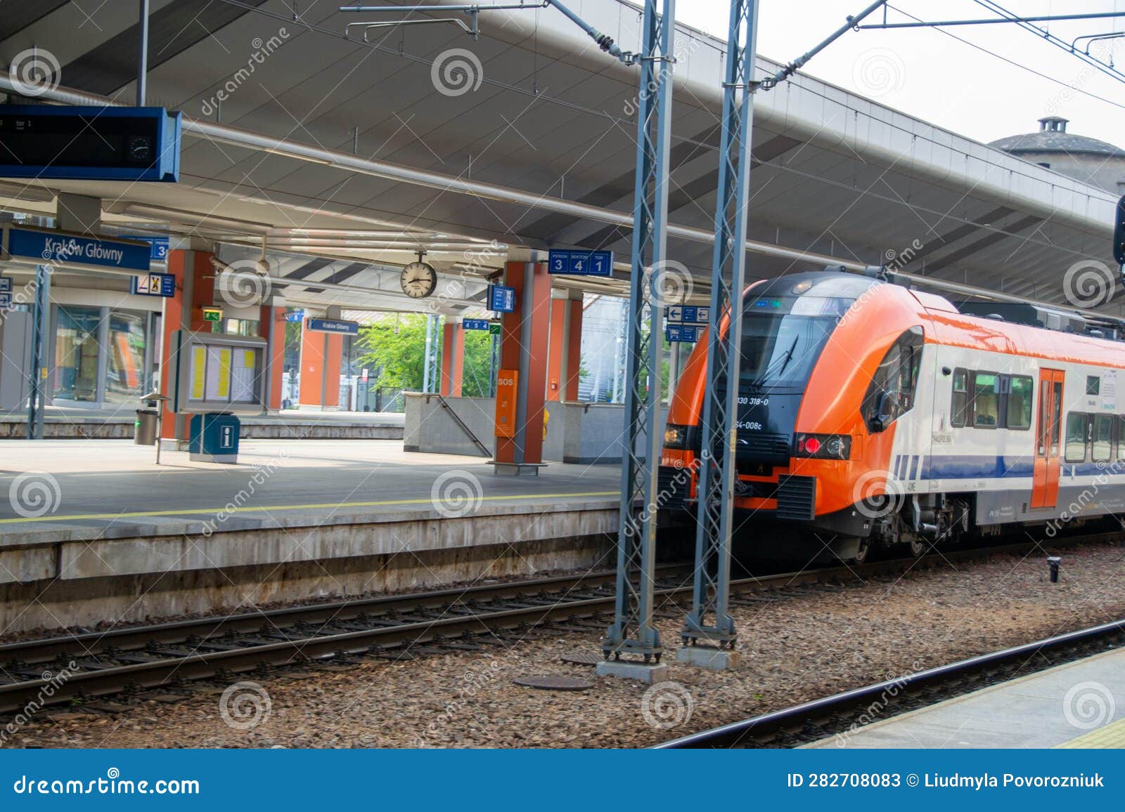 Perspective View of a Platform in Central Railway Station Stock Image ...