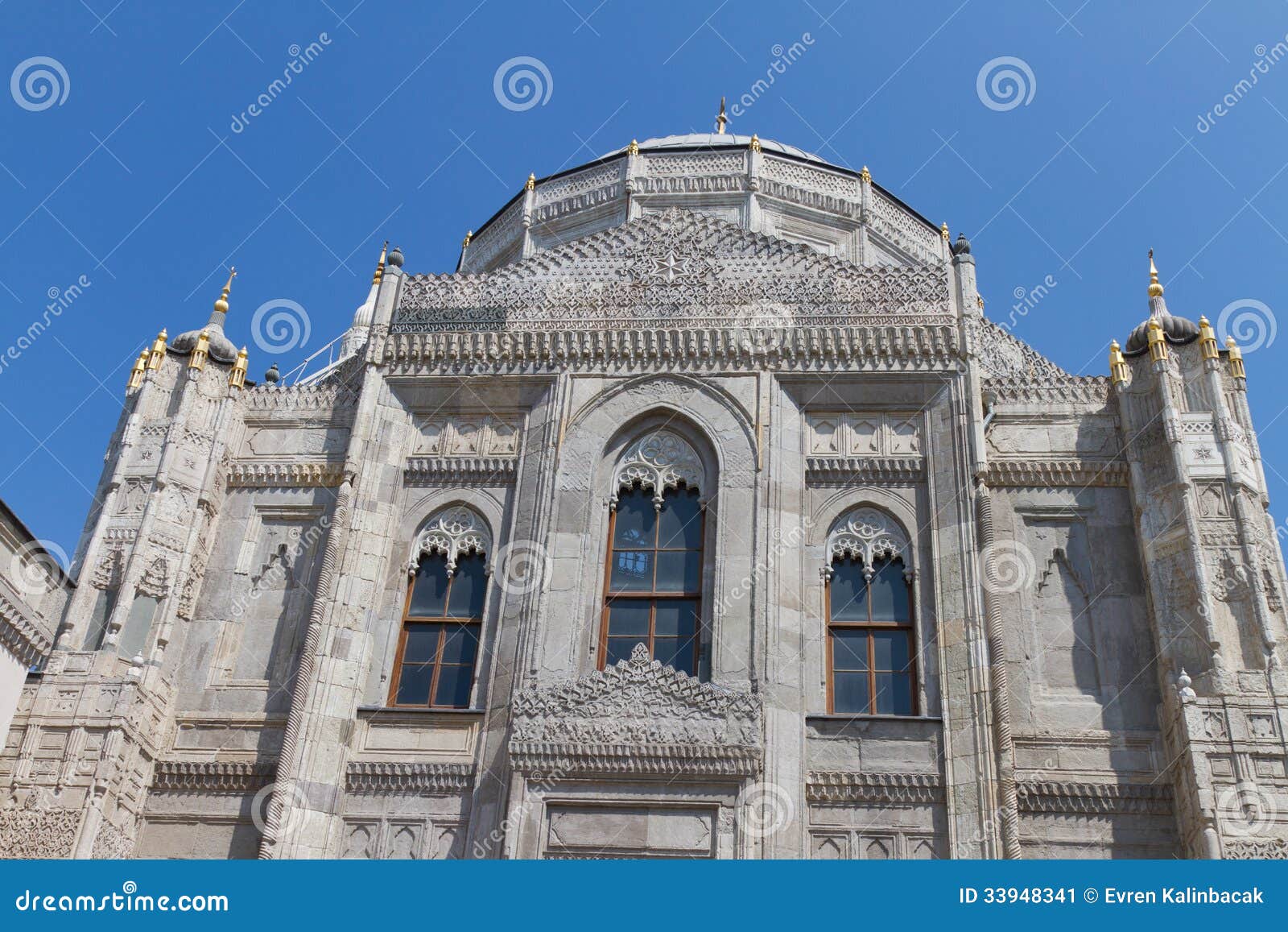 Pertevniyal Valide Sultan Mosque Image stock - Image du dôme, vieux ...