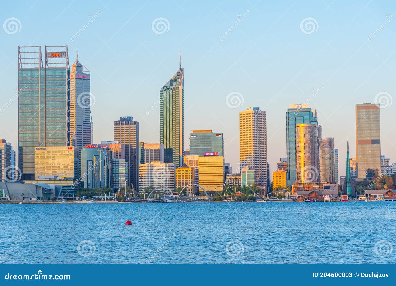 PERTH, AUSTRALIA, JANUARY 18, 2020: Sunset View of Perth Across Swan ...