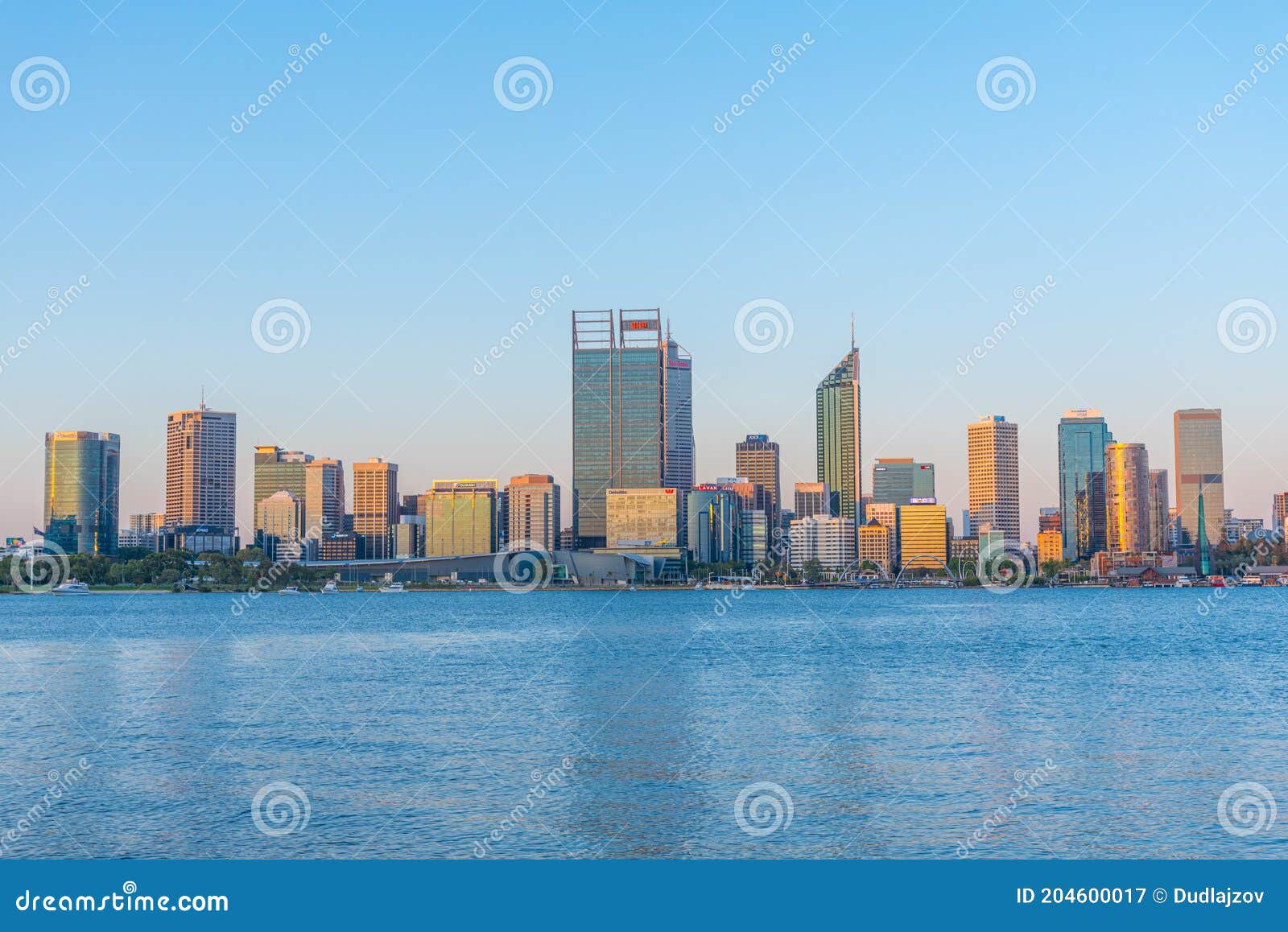 PERTH, AUSTRALIA, JANUARY 18, 2020: Sunset View of Perth Across Swan ...