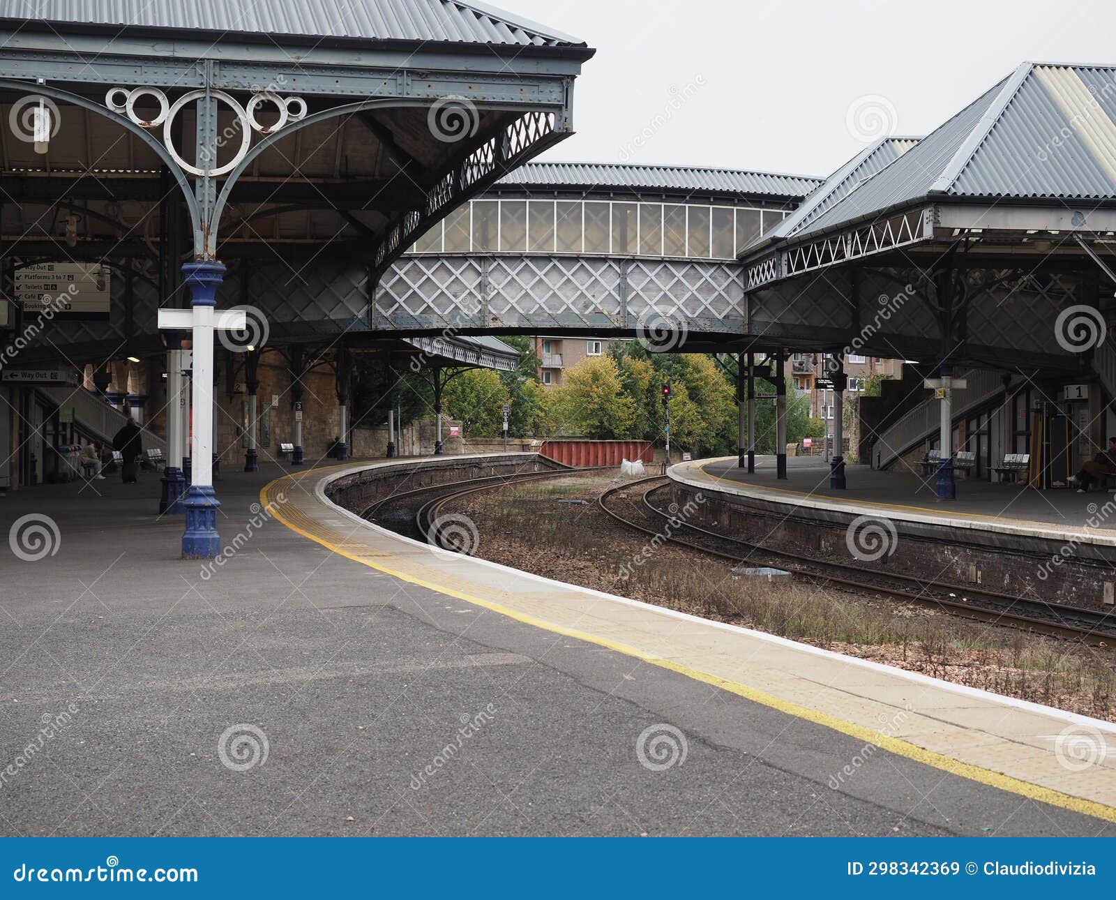 Perth railway station editorial stock image. Image of european - 298342369