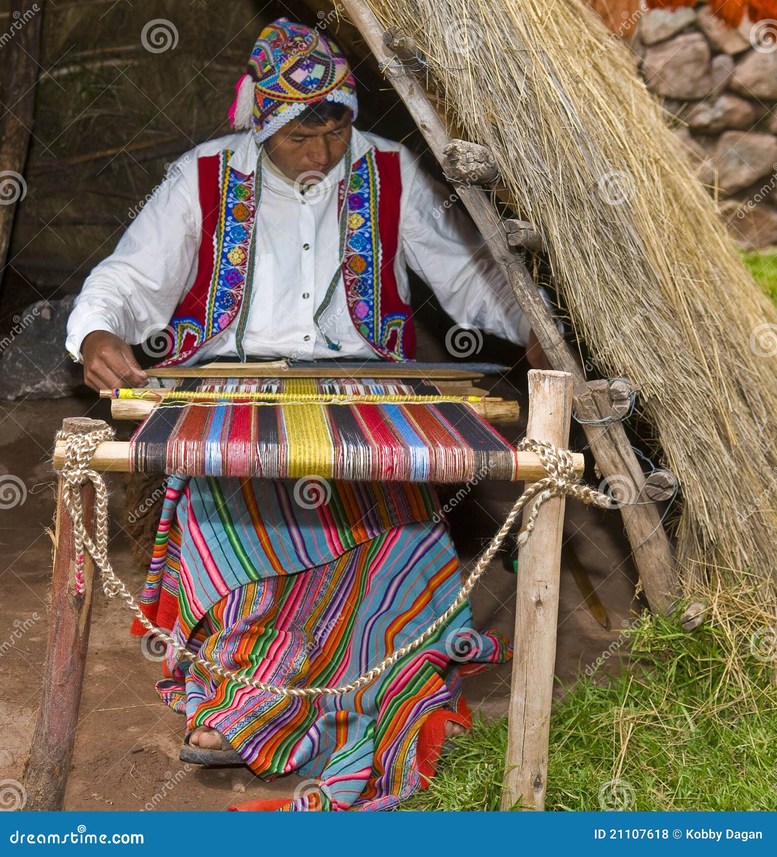 Peruvian man weaving editorial stock photo. Image of worker - 21107618