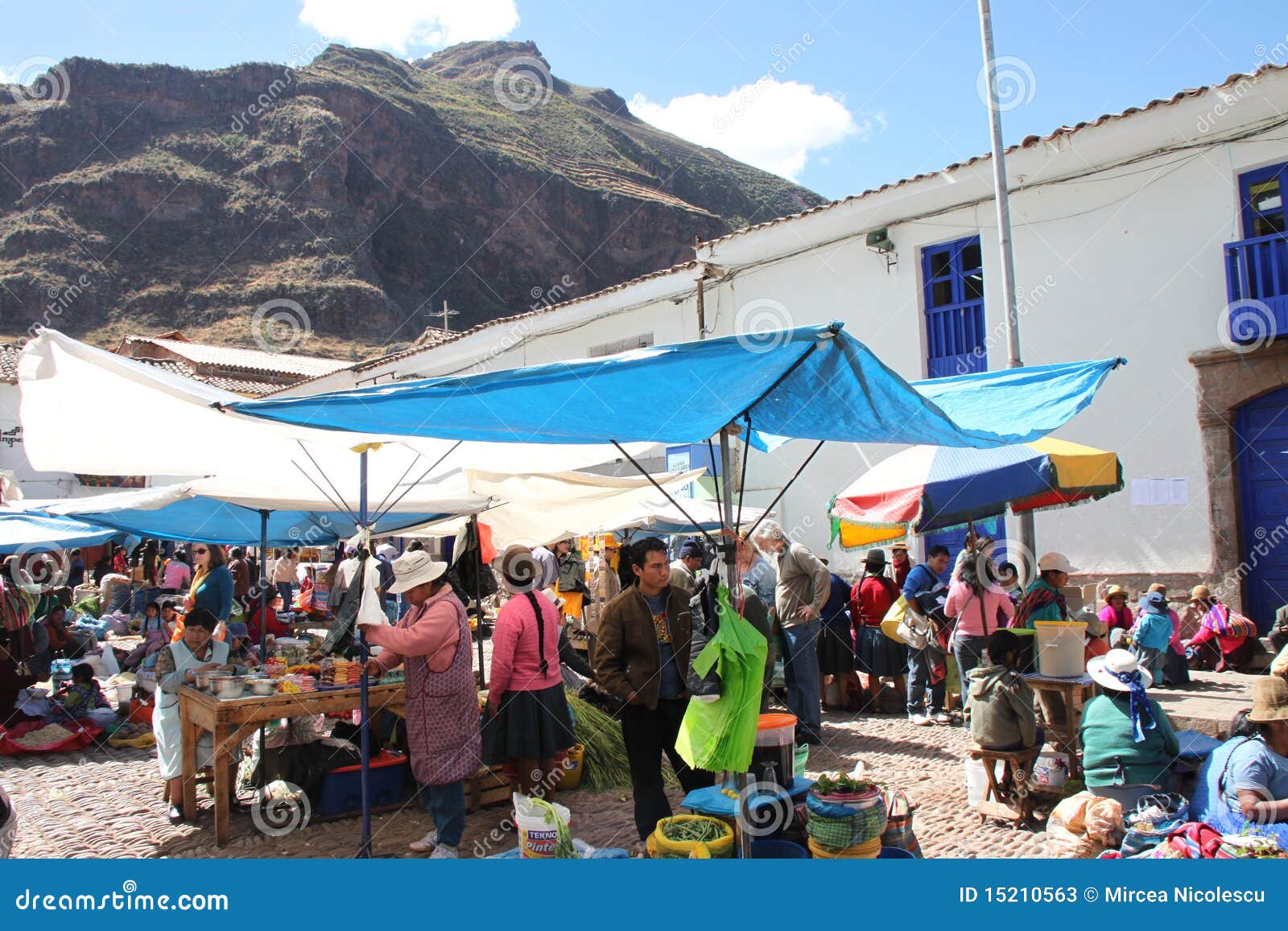 Peruvian market editorial stock photo. Image of poor - 15210563