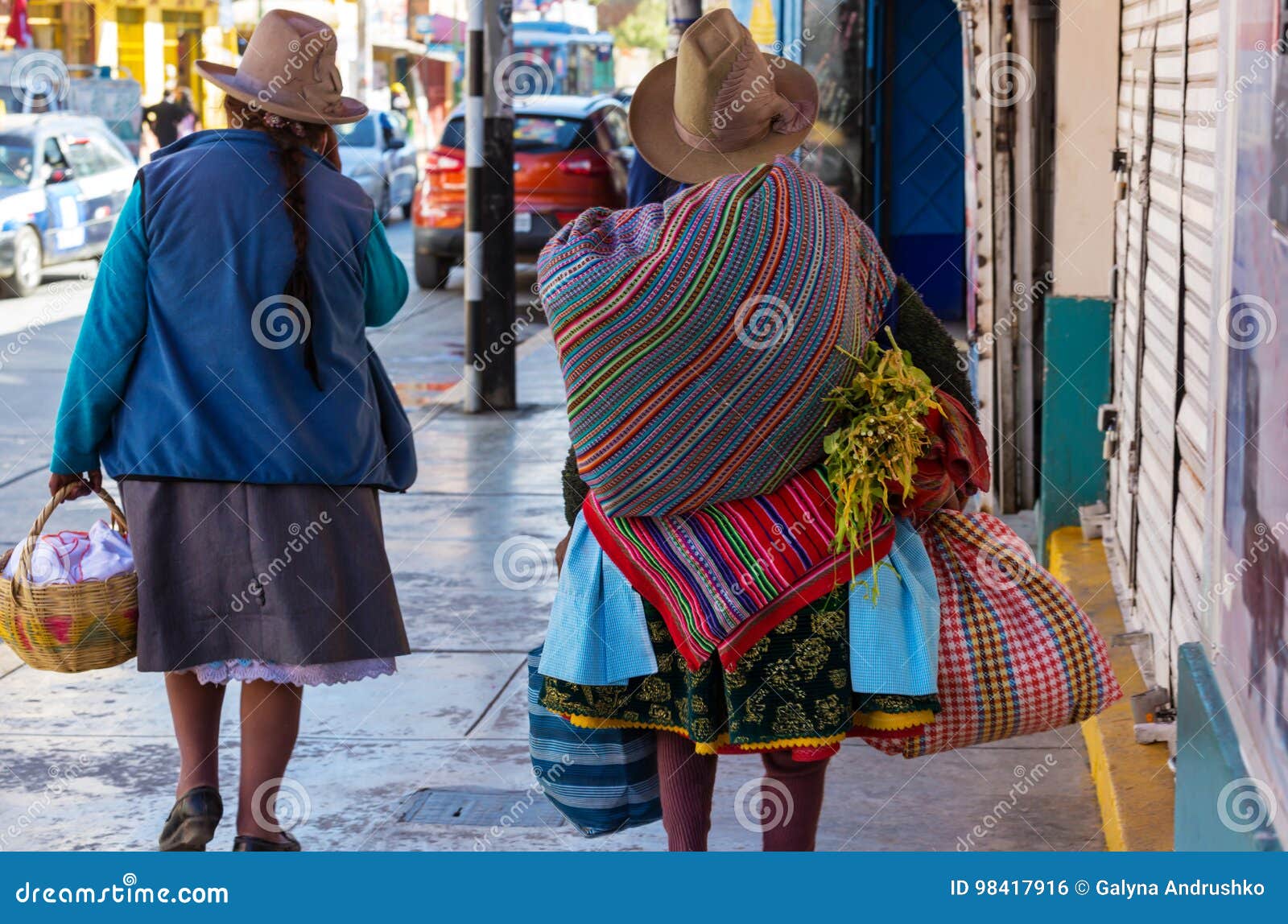 Peruvian people editorial photo. Image of sling, traditional - 98417916