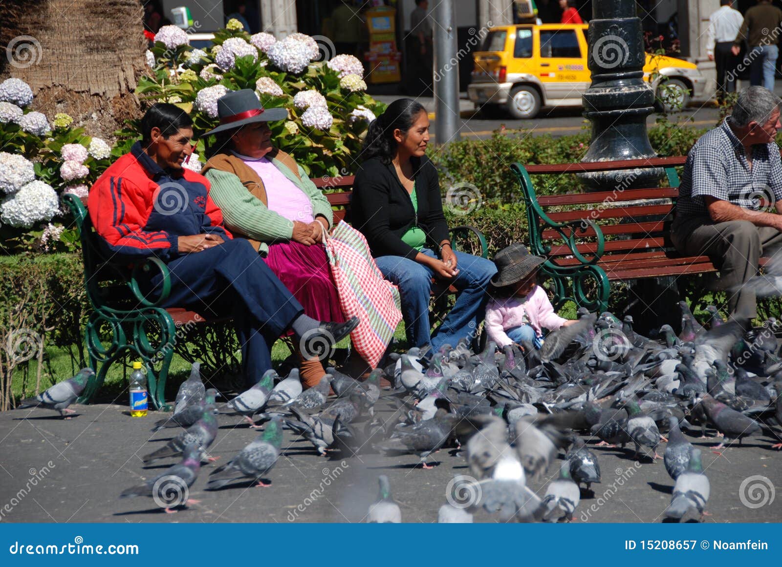 Peruvian People in the Plaza Editorial Photography - Image of seniors ...