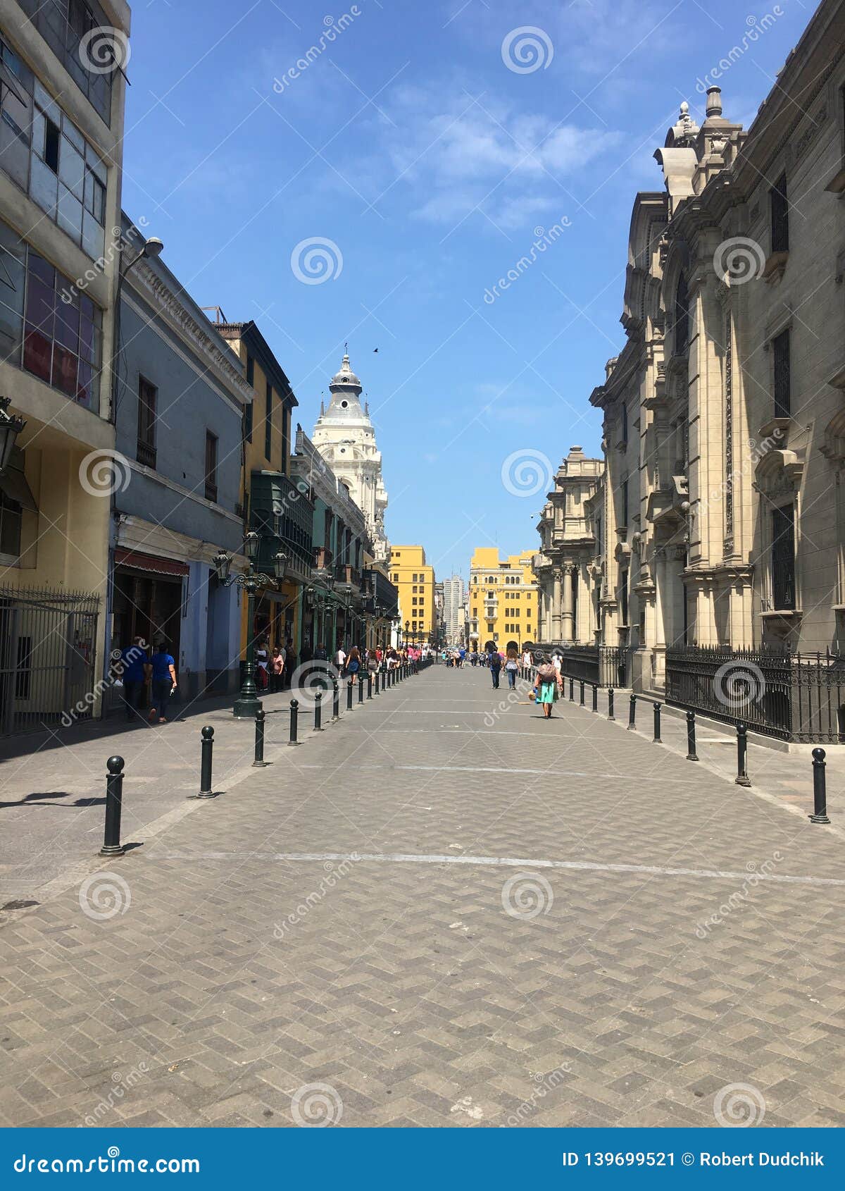 Peruvian Street editorial photo. Image of street, peruvian - 139699521
