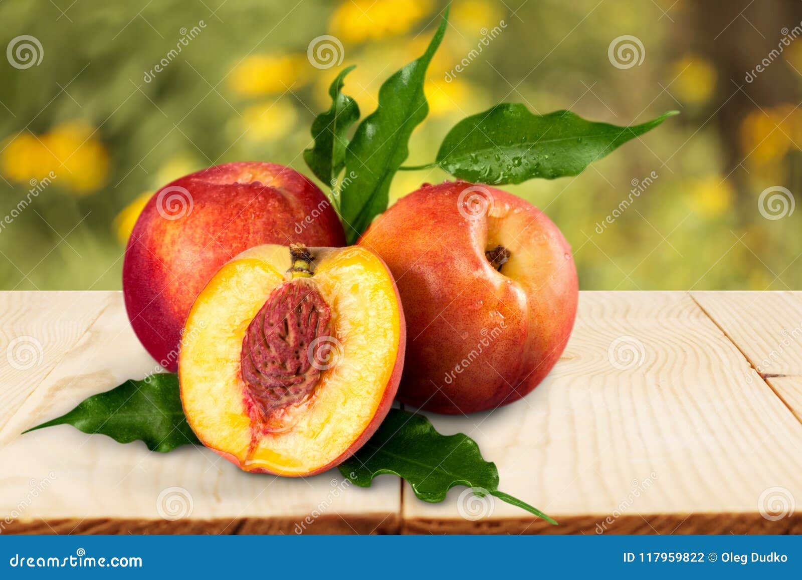 Perzik stock foto. Image of nectarines, sectie, achtergrond - 117959822