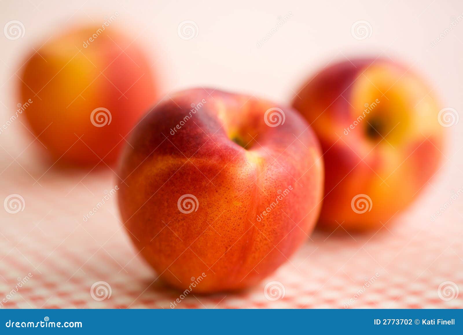 Perziken stock foto. Image of perziken, nectarines, lijst - 2773702