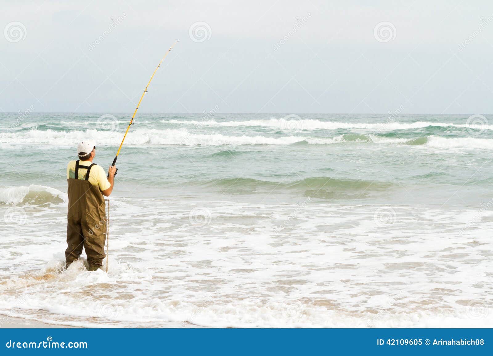 Pesca da praia imagem editorial. Imagem de unido, turista - 42109605