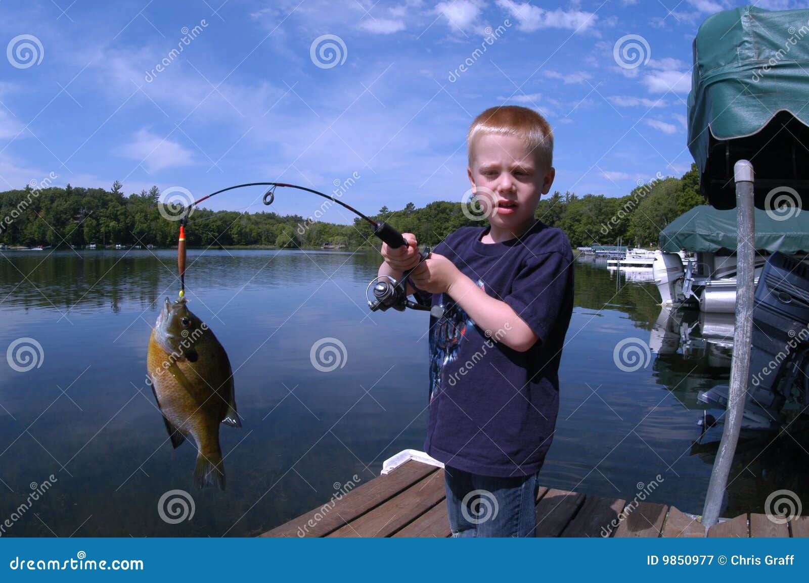 Pesca del muchacho imagen de archivo. Imagen de midwest - 9850977