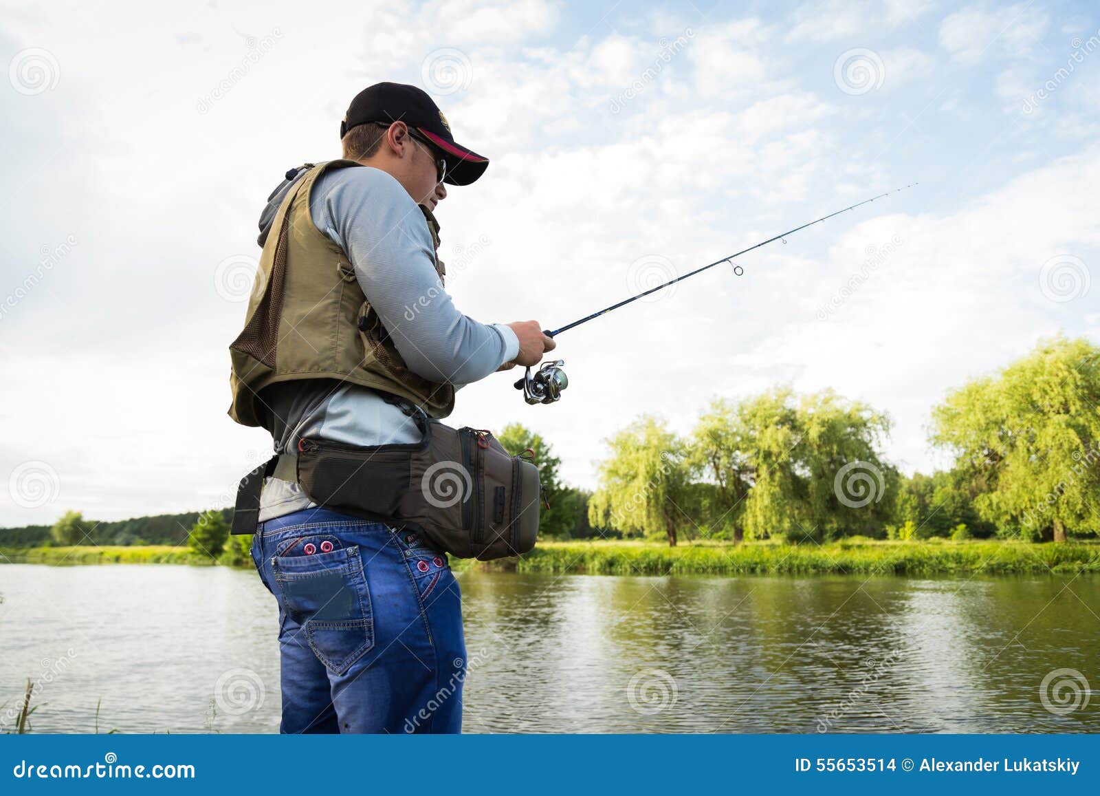 Pesca en el río foto de archivo. Imagen de freshwater - 55653514