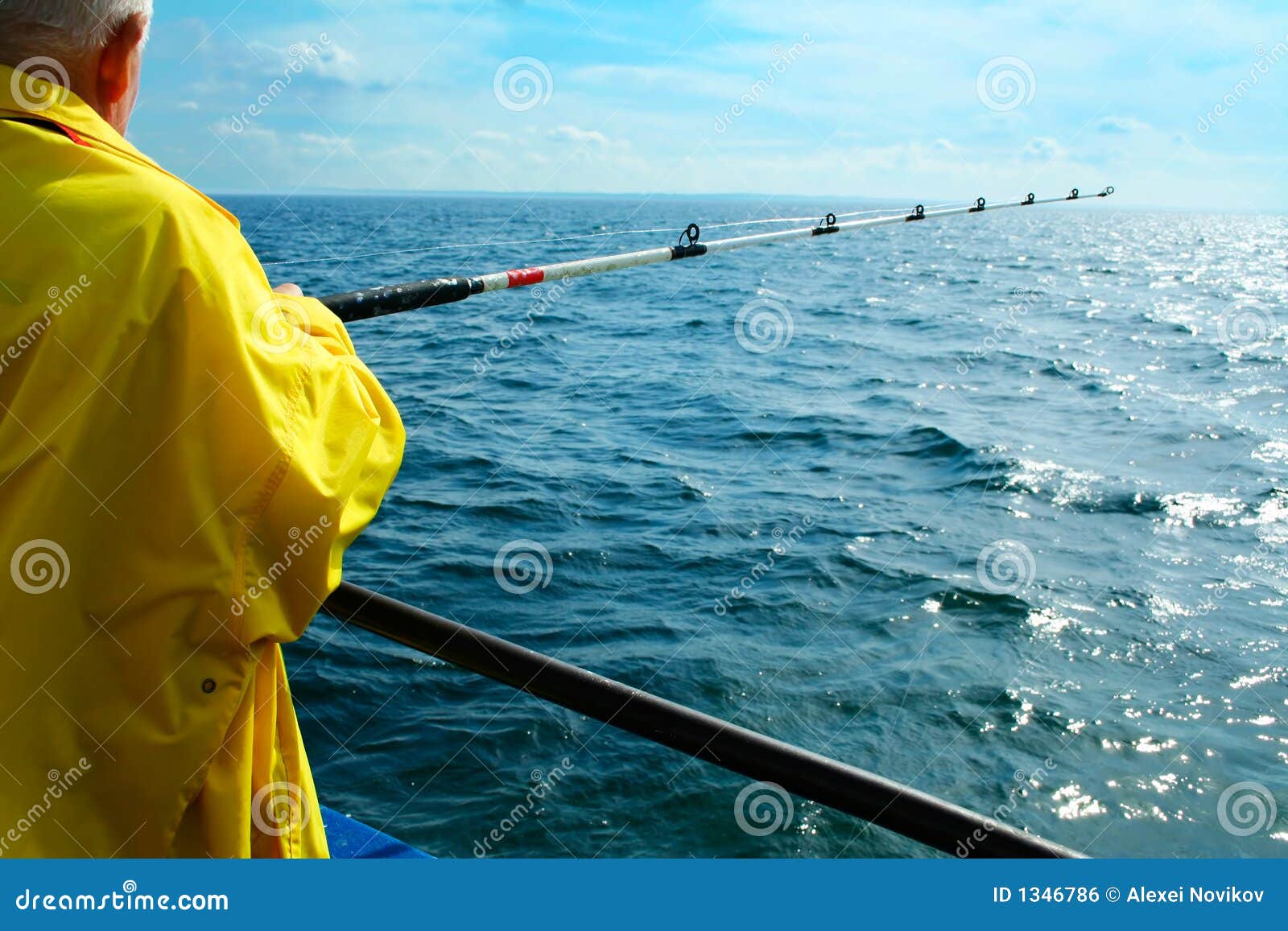 Pesca en mar foto de archivo. Imagen de enganche, cubo - 1346786