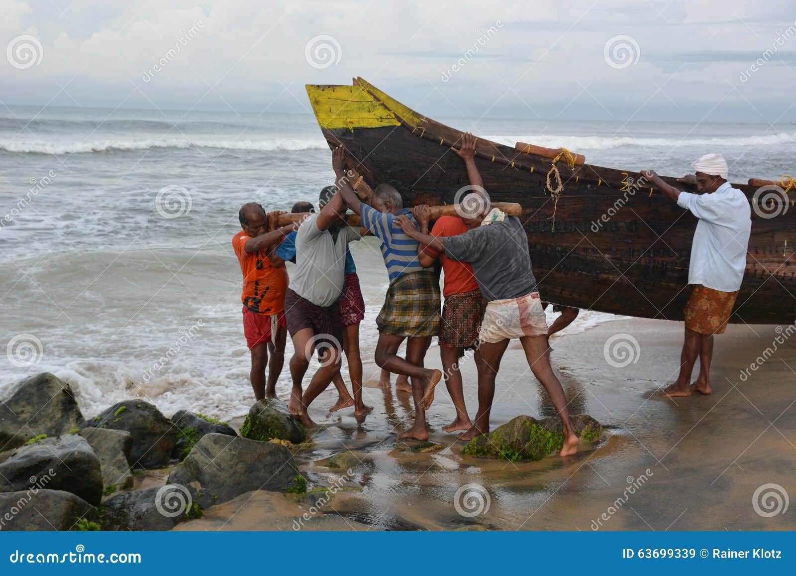 Pesca tradicional imagen de archivo editorial. Imagen de azul - 63699339