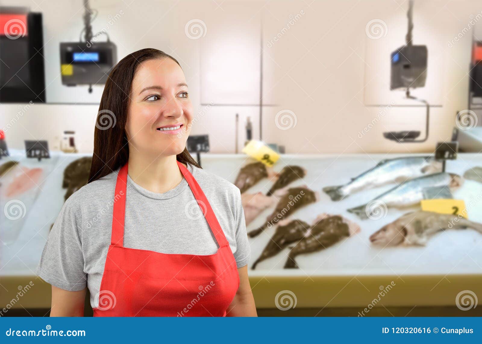 Pescadera que mira askance foto de archivo. Imagen de venta - 120320616