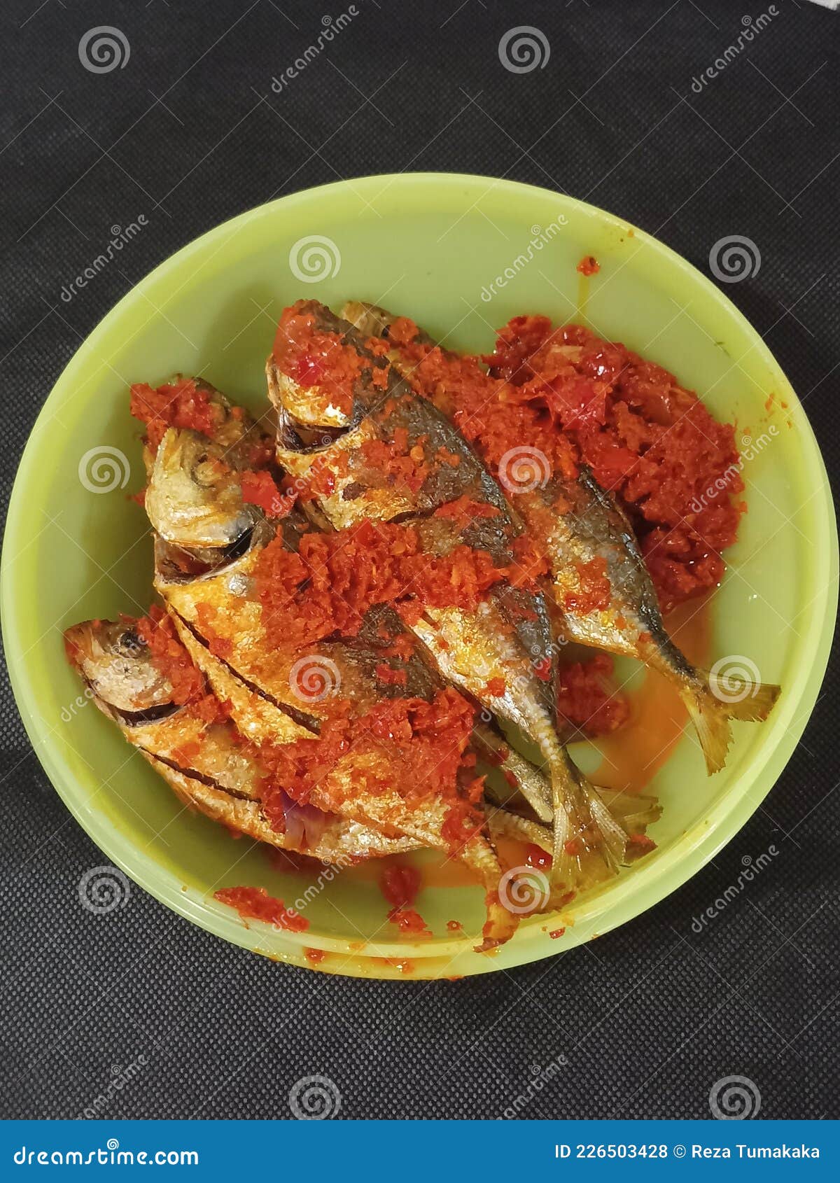 Pescado Frito Con Sabor Picante De Chile Foto de archivo - Imagen de ...