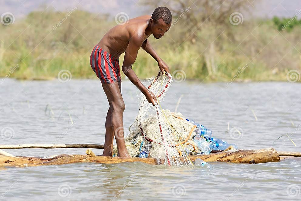 Pescador africano foto editorial. Imagen de étnico, gente - 31434686
