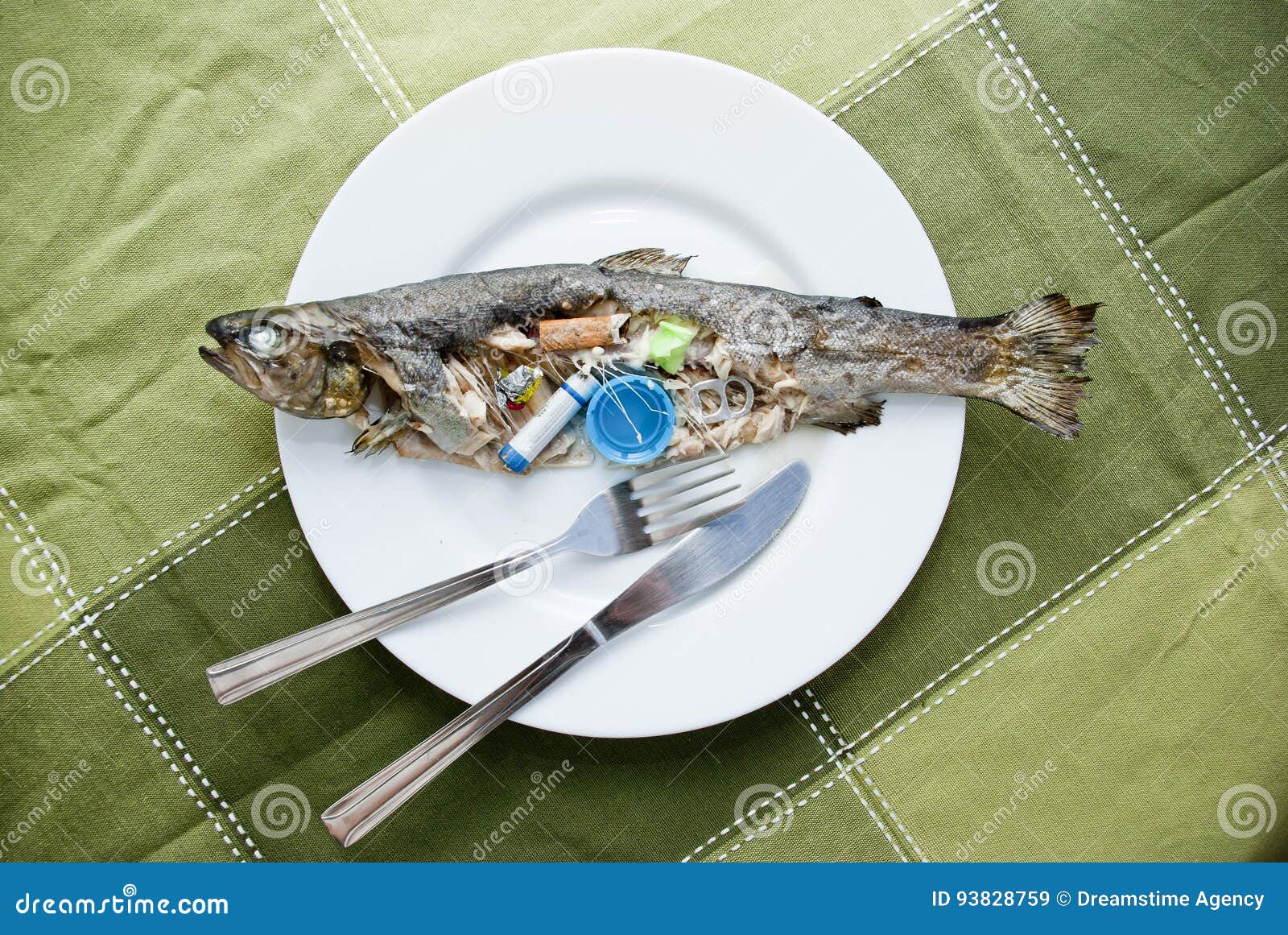 Pescados contaminados imagen de archivo. Imagen de peligroso - 93828759