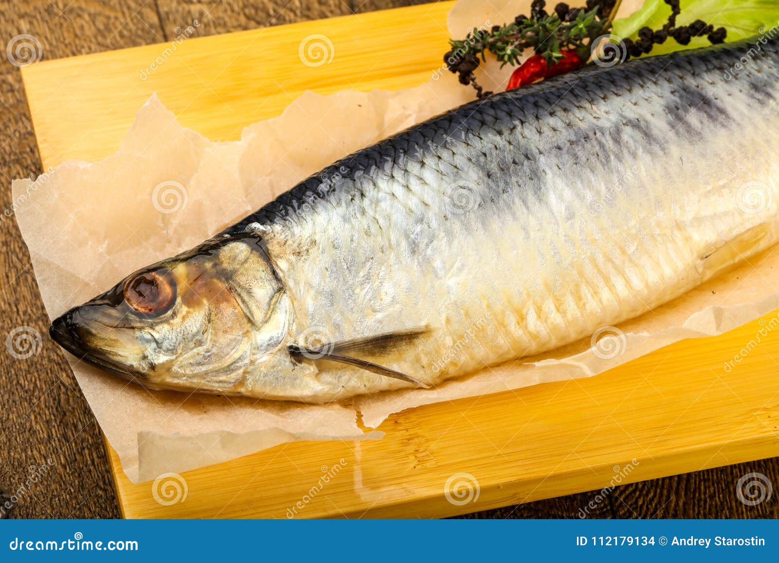 Pesce dell'aringa fotografia stock. Immagine di piastra - 112179134