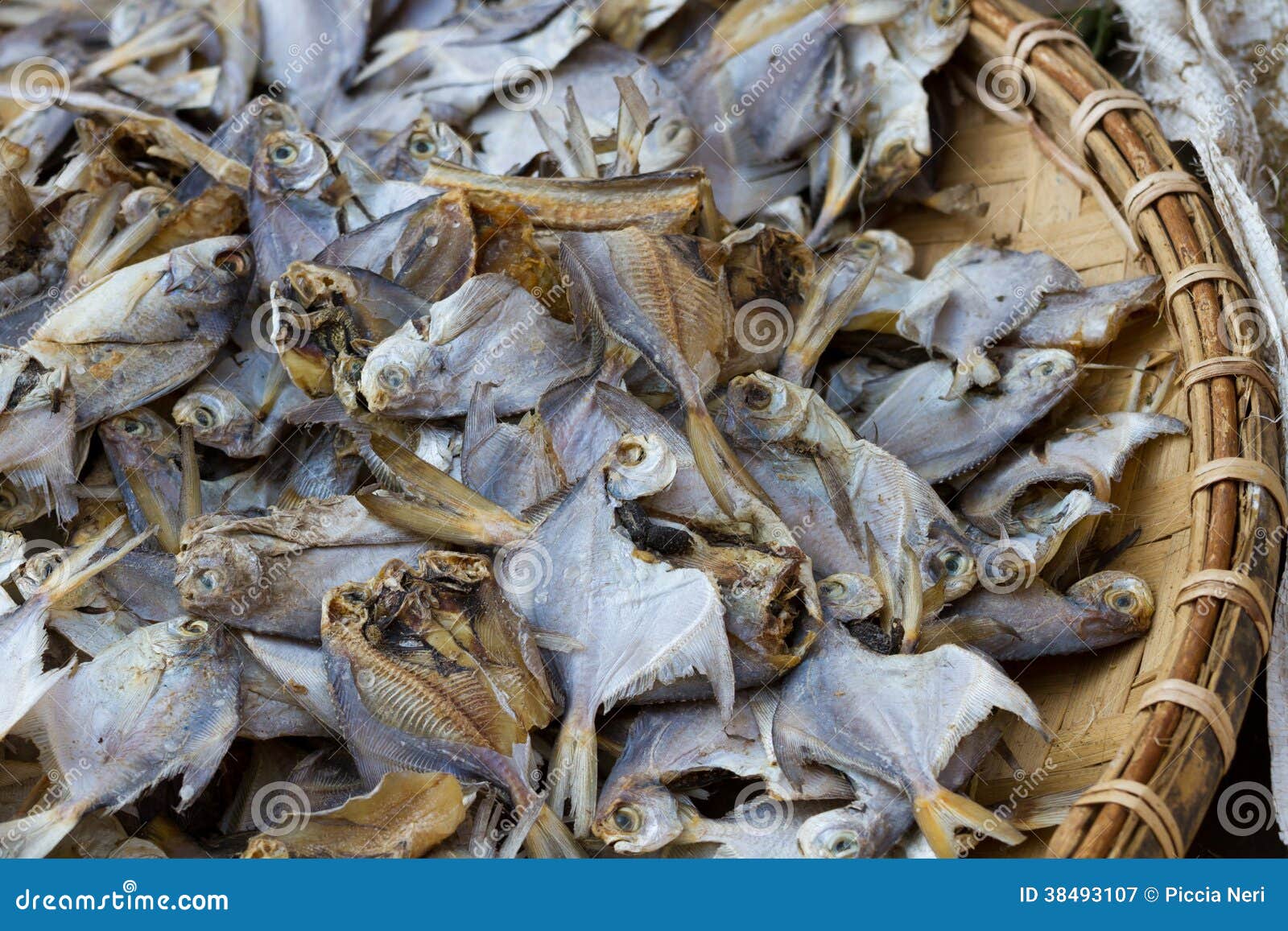Pesce essiccato immagine stock. Immagine di ingredienti - 38493107