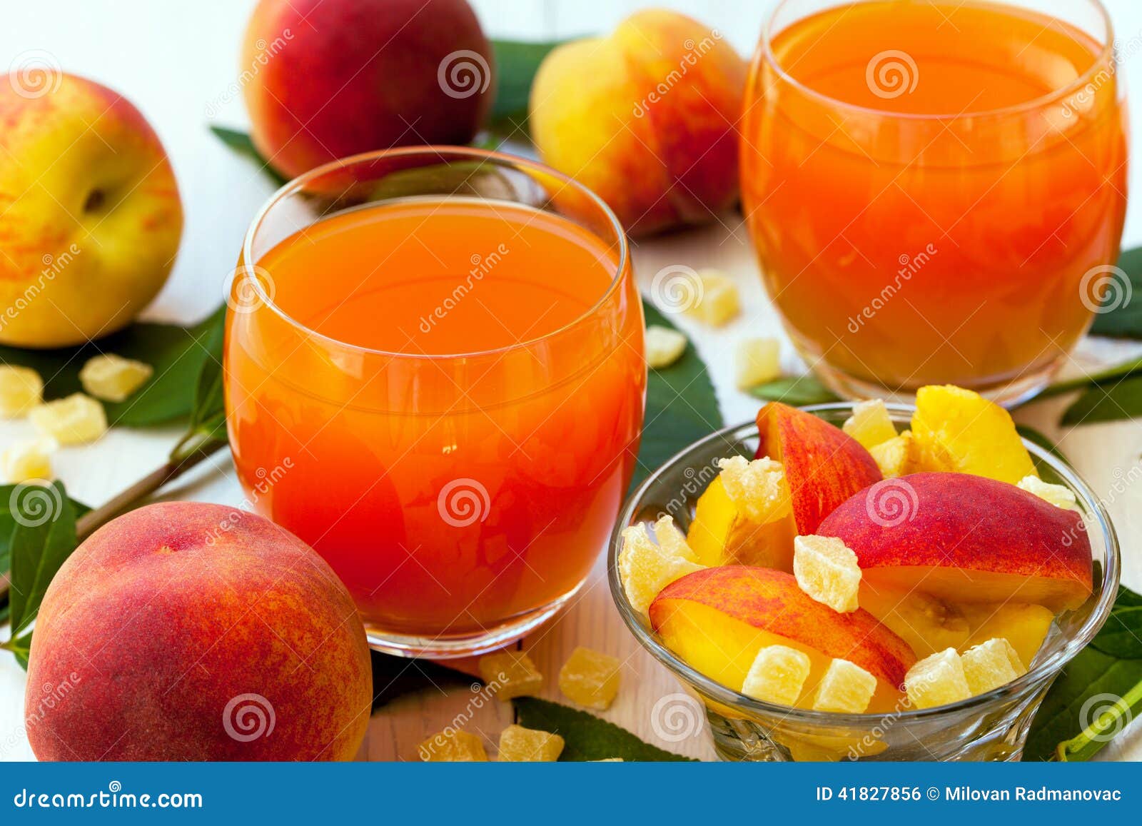 Pesche E Frullati Della Pesca Fotografia Stock - Immagine di maturo ...