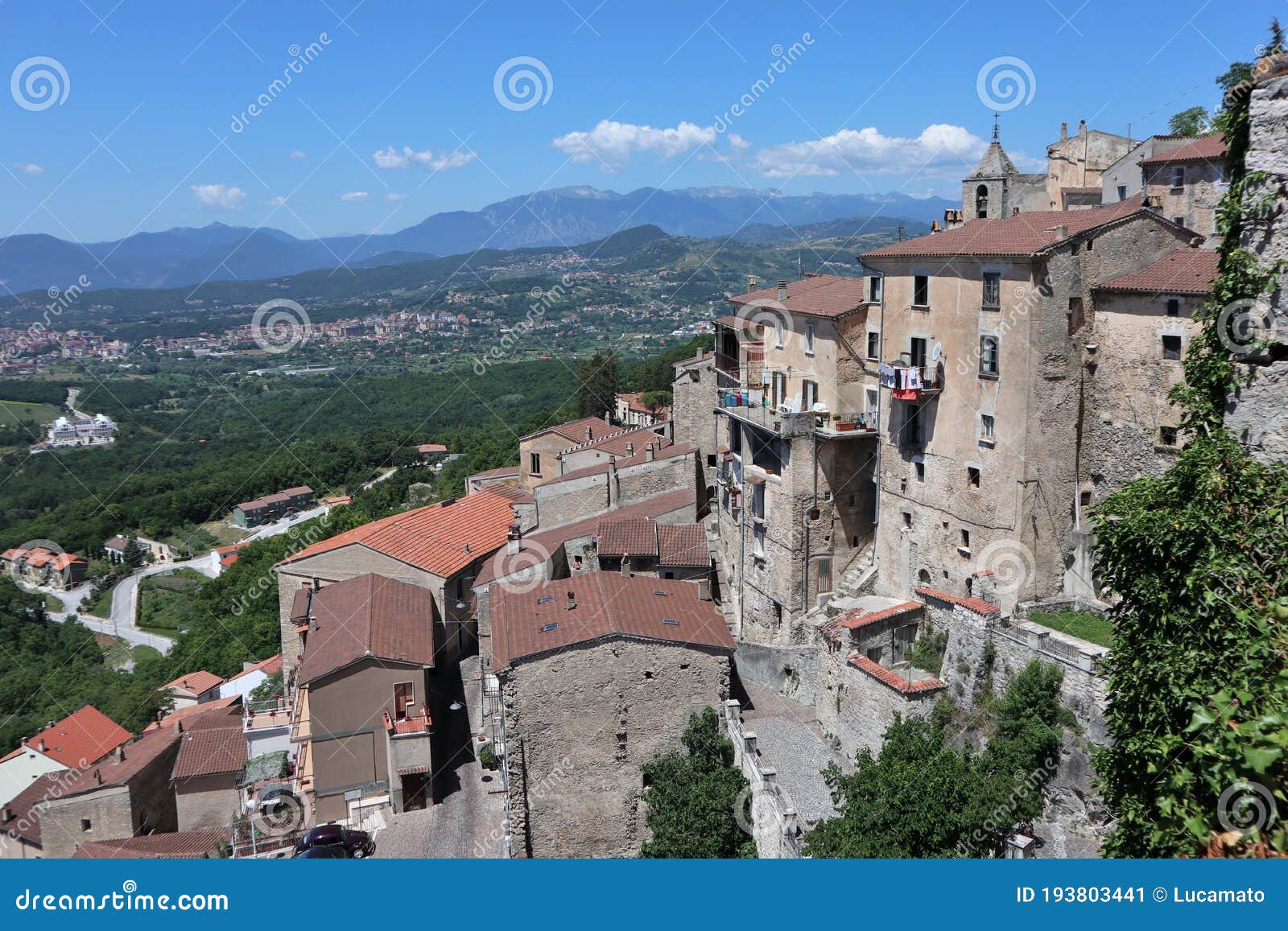 Pesche - Panorama Dal Borgo Stock Image - Image of italy, pesche: 193803441
