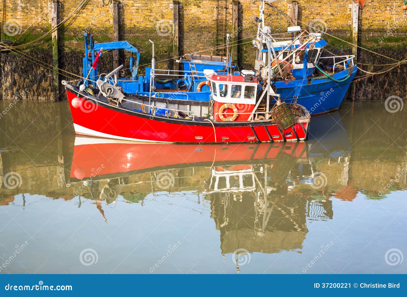 Pescherecci immagine stock. Immagine di pesca, capanna - 37200221