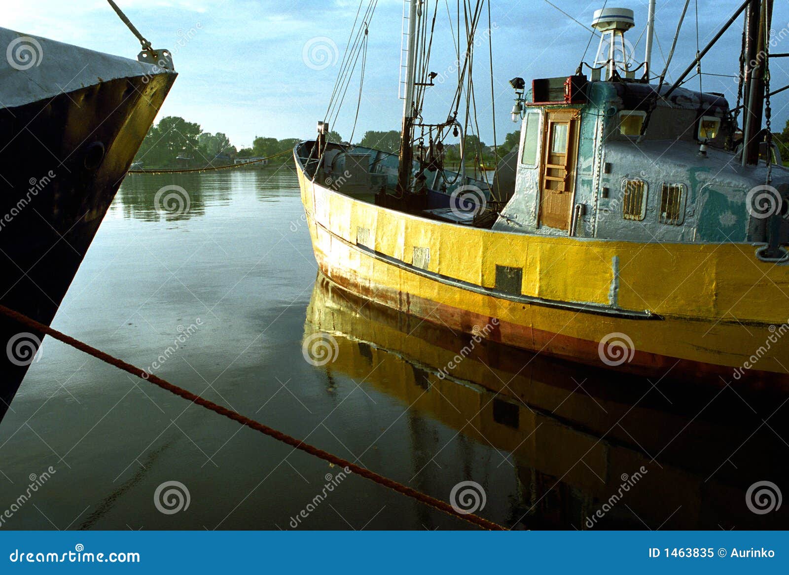 Peschereccio immagine stock. Immagine di luce, sunlight - 1463835