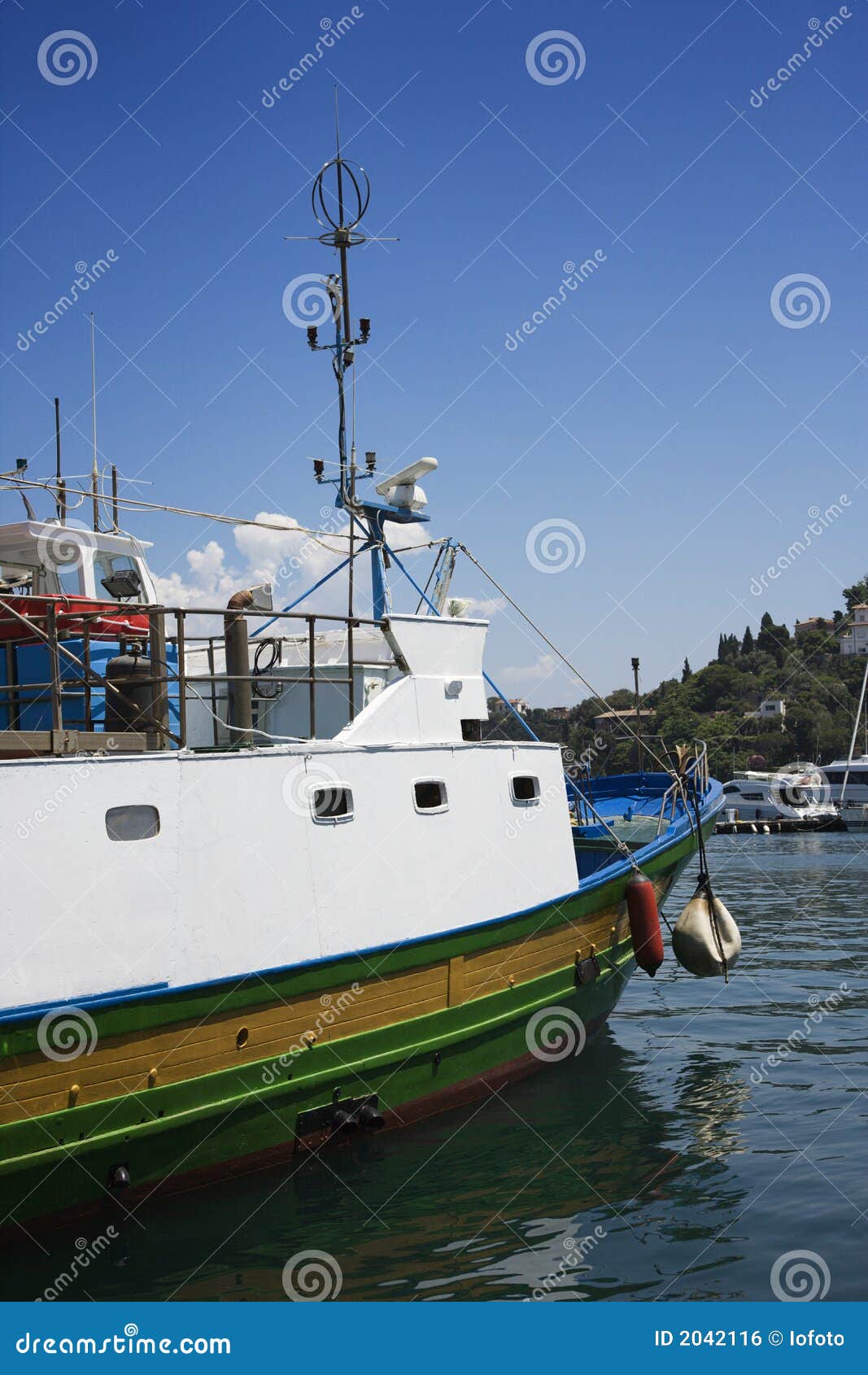 Peschereccio. fotografia stock. Immagine di immagine, industria - 2042116