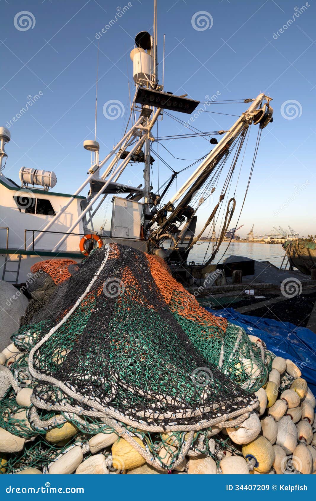 Peschereccio immagine stock. Immagine di attrezzatura - 34407209