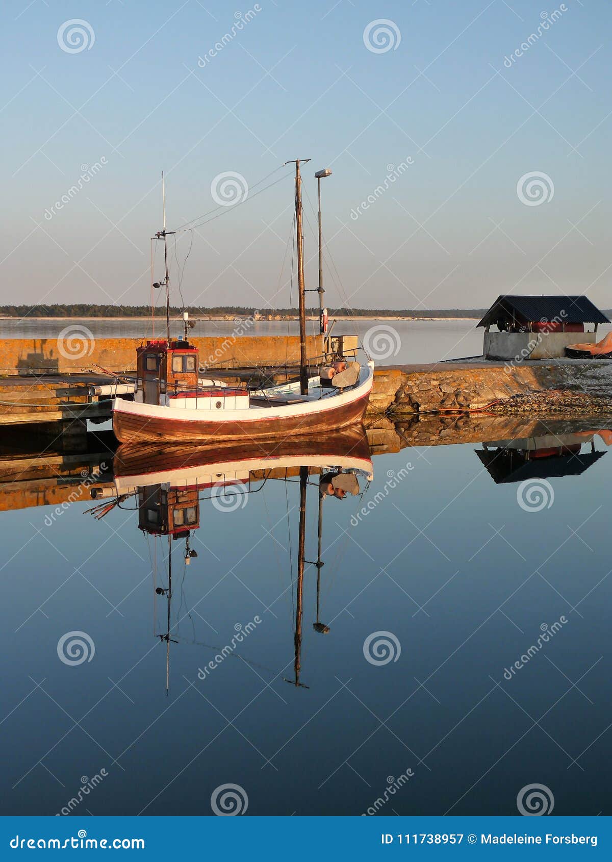 Peschereccio di legno immagine stock. Immagine di particolare - 111738957