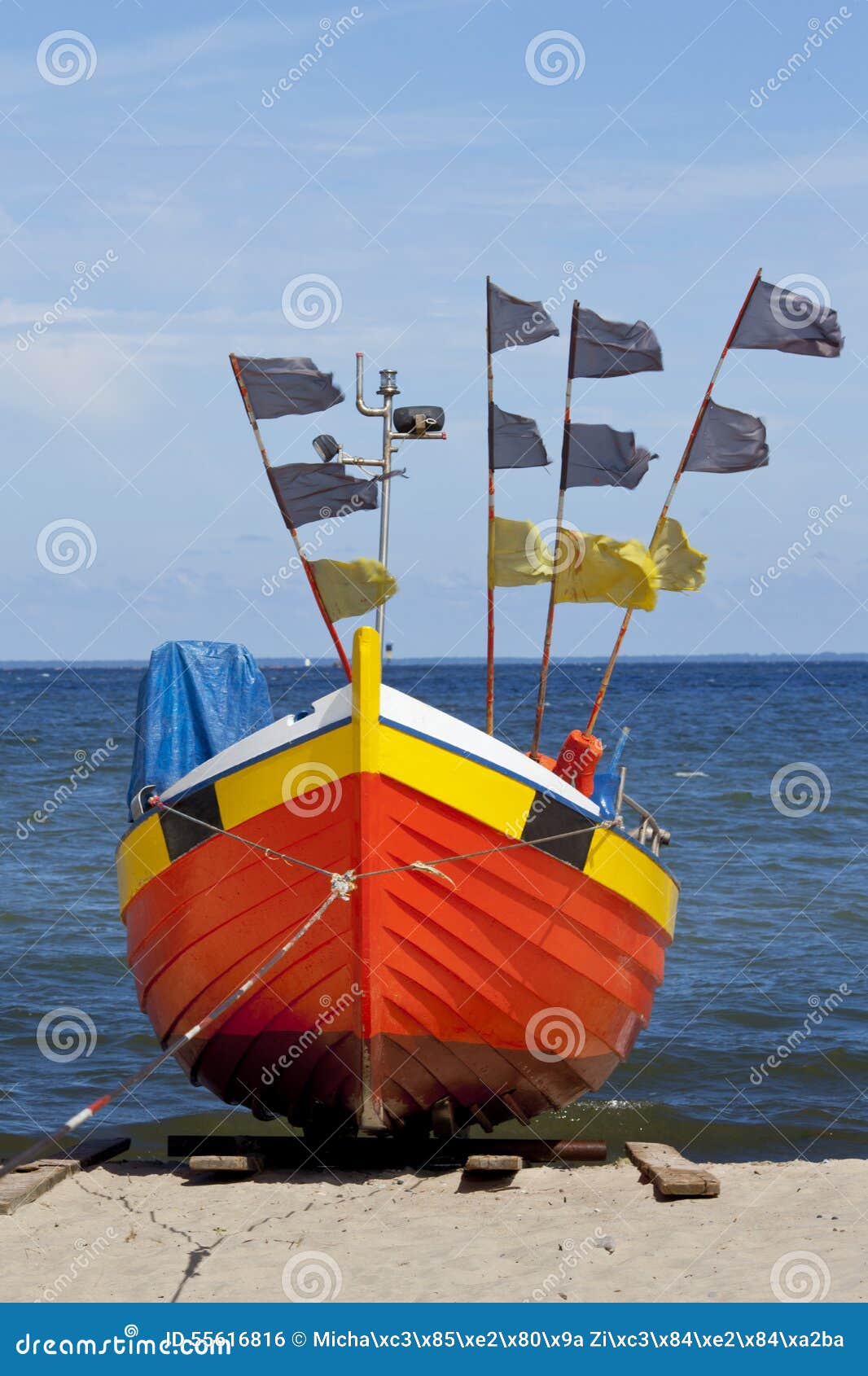 Peschereccio Sulla Spiaggia Fotografia Stock - Immagine di pesca, mare ...