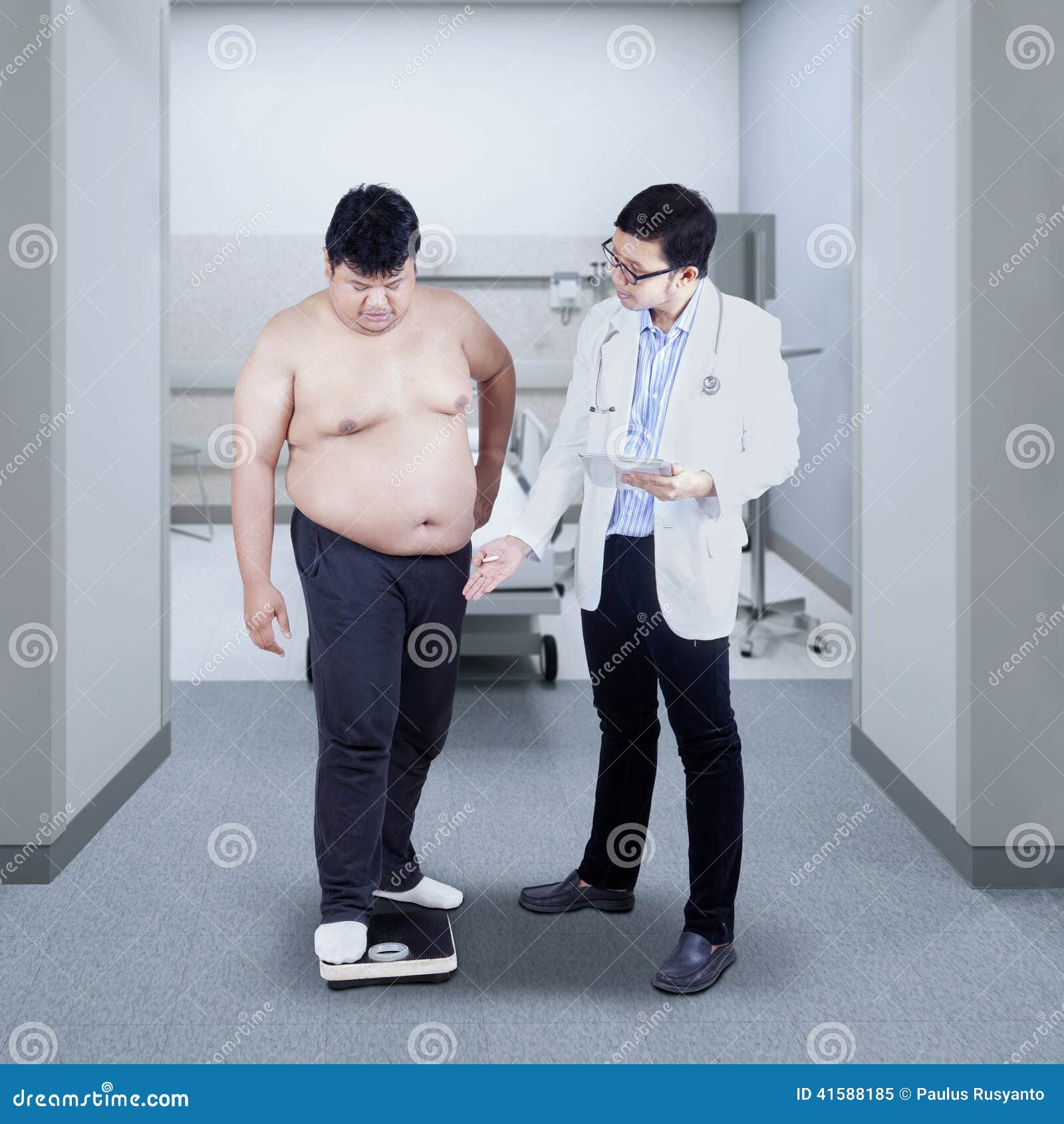 Peso corporal de medición imagen de archivo. Imagen de hombres - 41588185