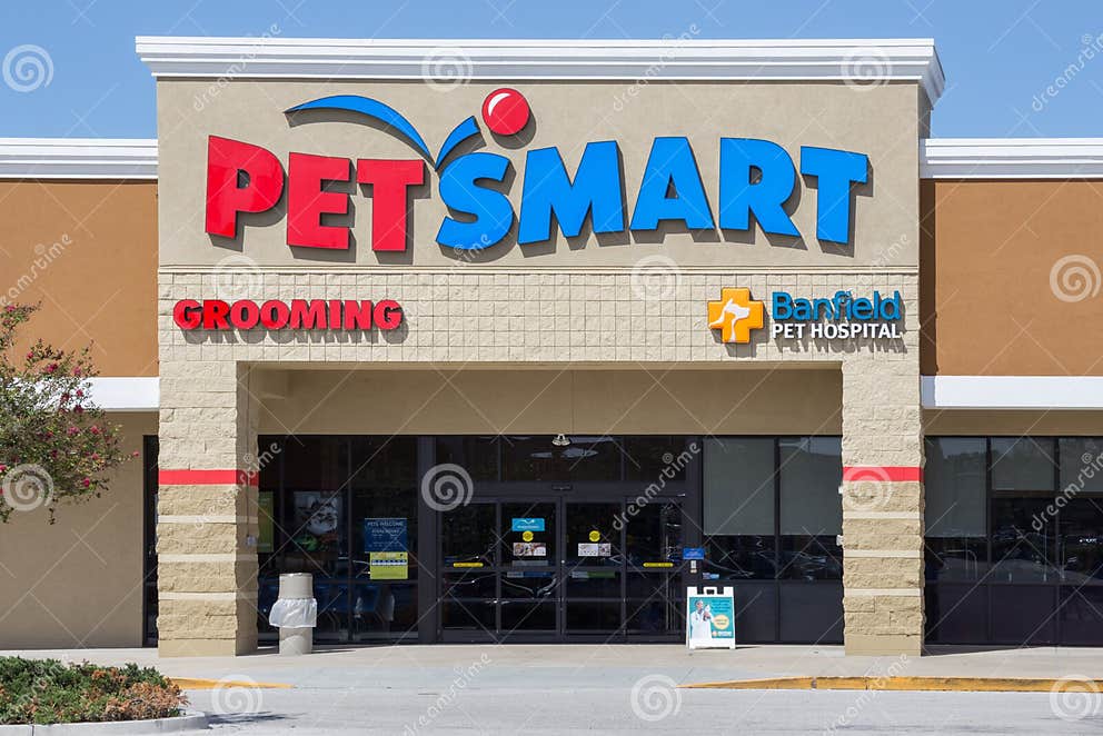 Pet Smart Storefront editorial stock photo. Image of shop - 45319578
