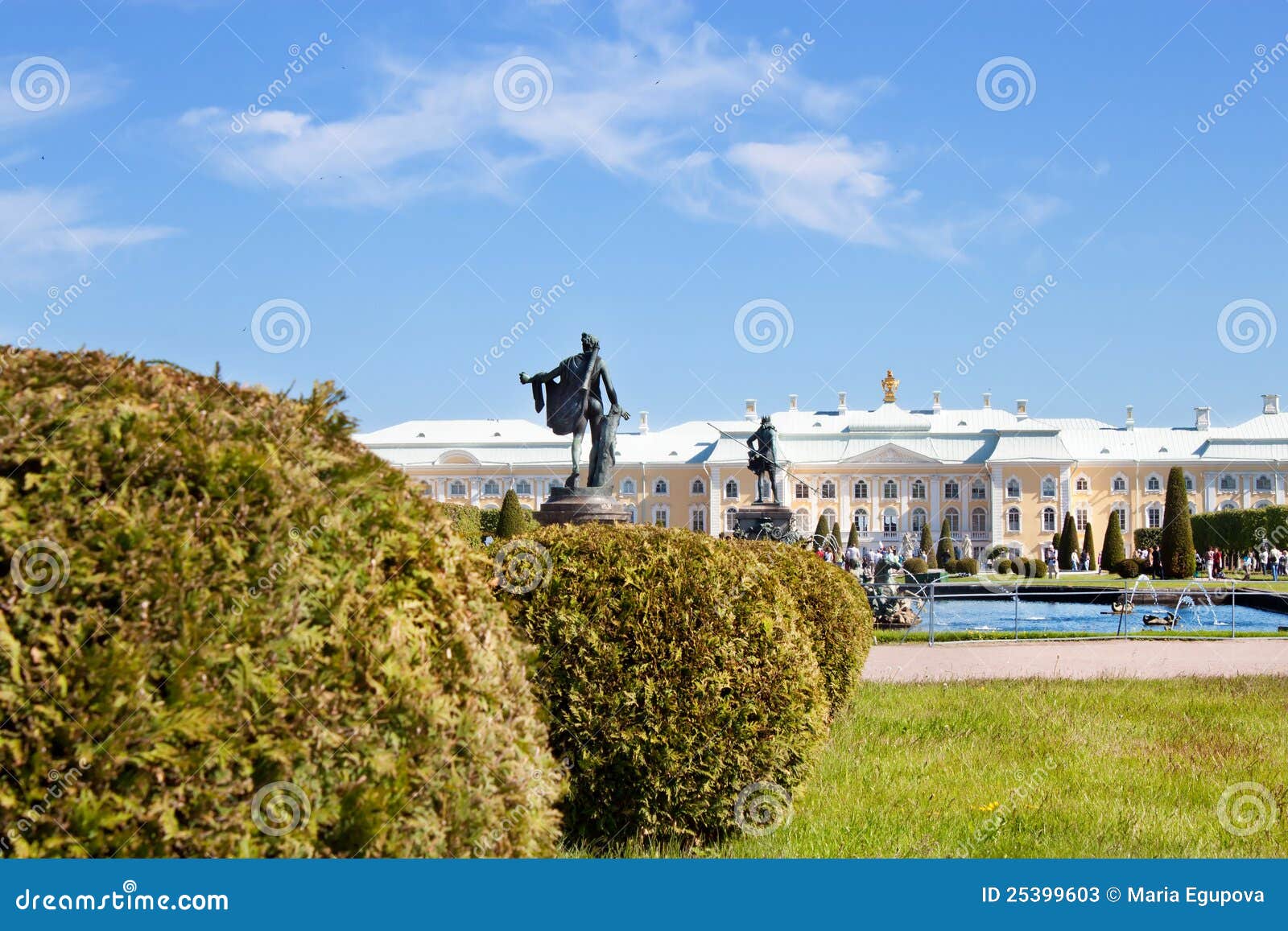 Peterhof Grand Palace in Russia Stock Image - Image of flowing, journey ...