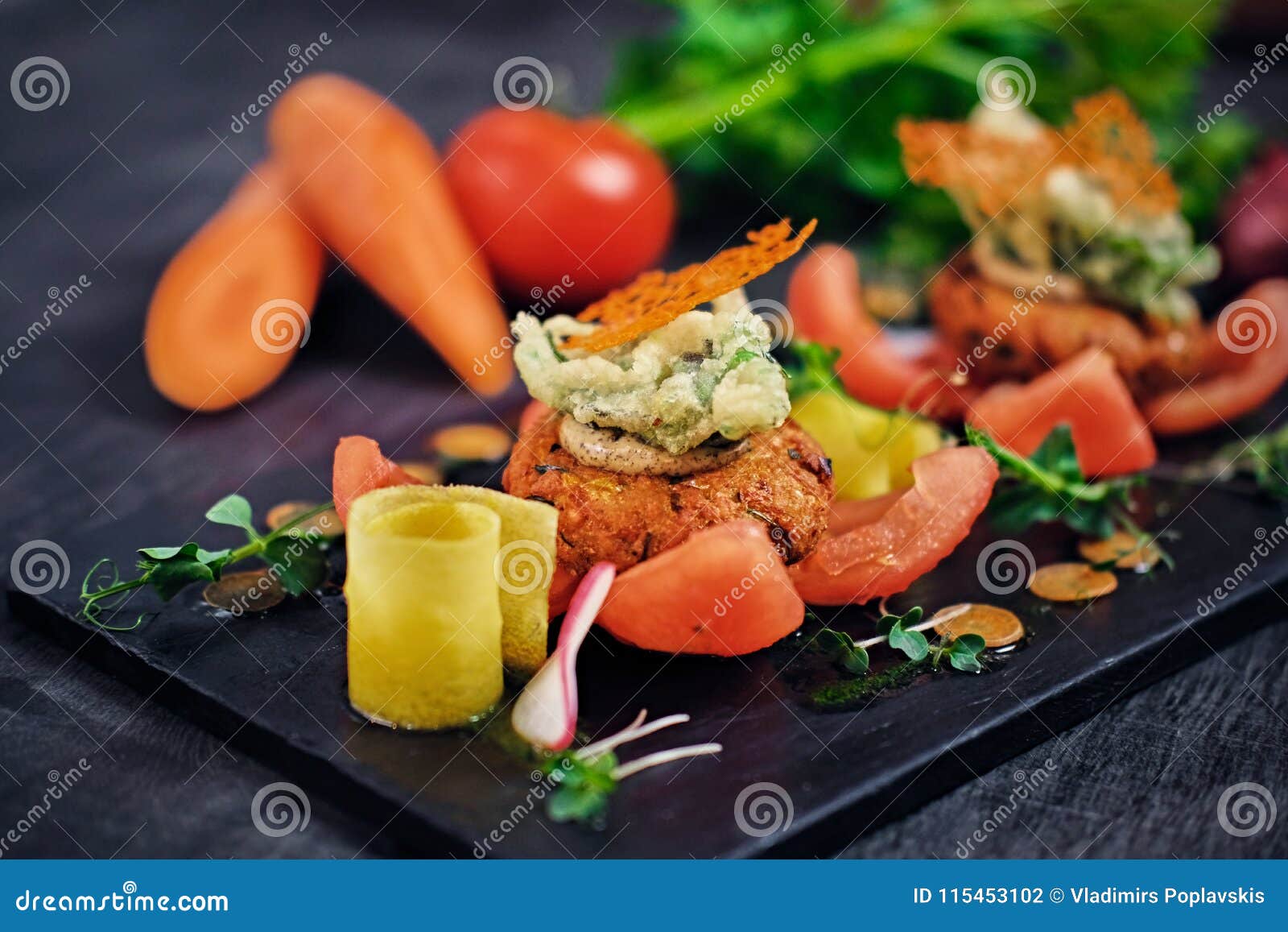 Petiscos Do Marisco Com Tomates Foto de Stock - Imagem de fresco ...