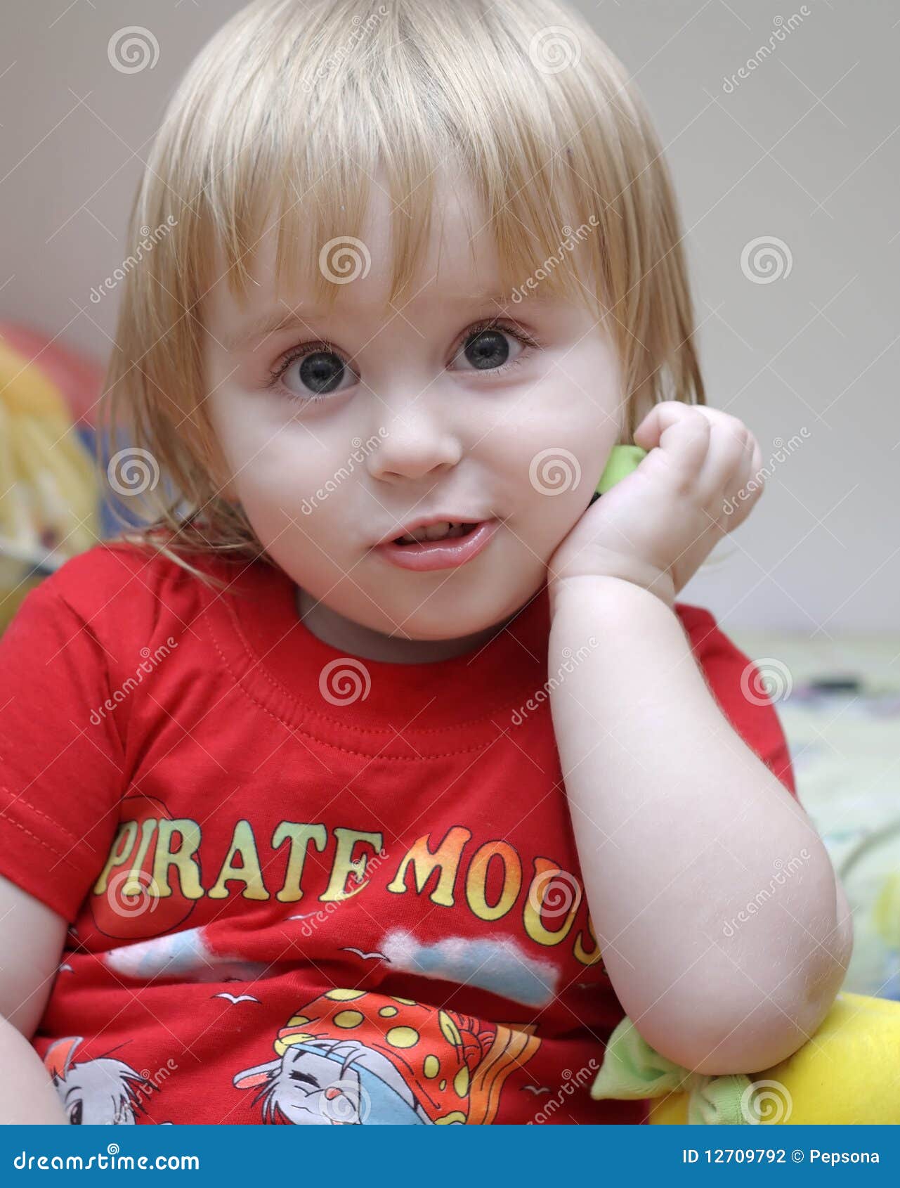 Petit enfant photo stock. Image du apprenez, pédiatrie - 12709792