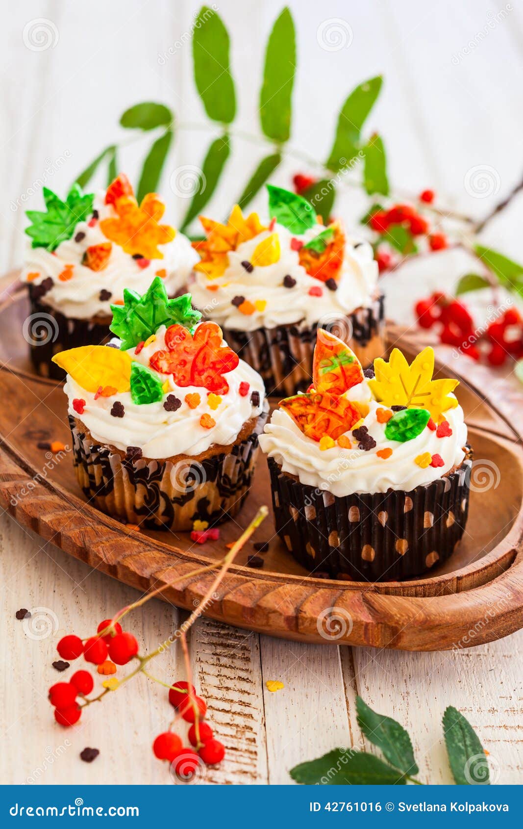 Petit gâteau d'automne photo stock. Image du dessert - 42761016